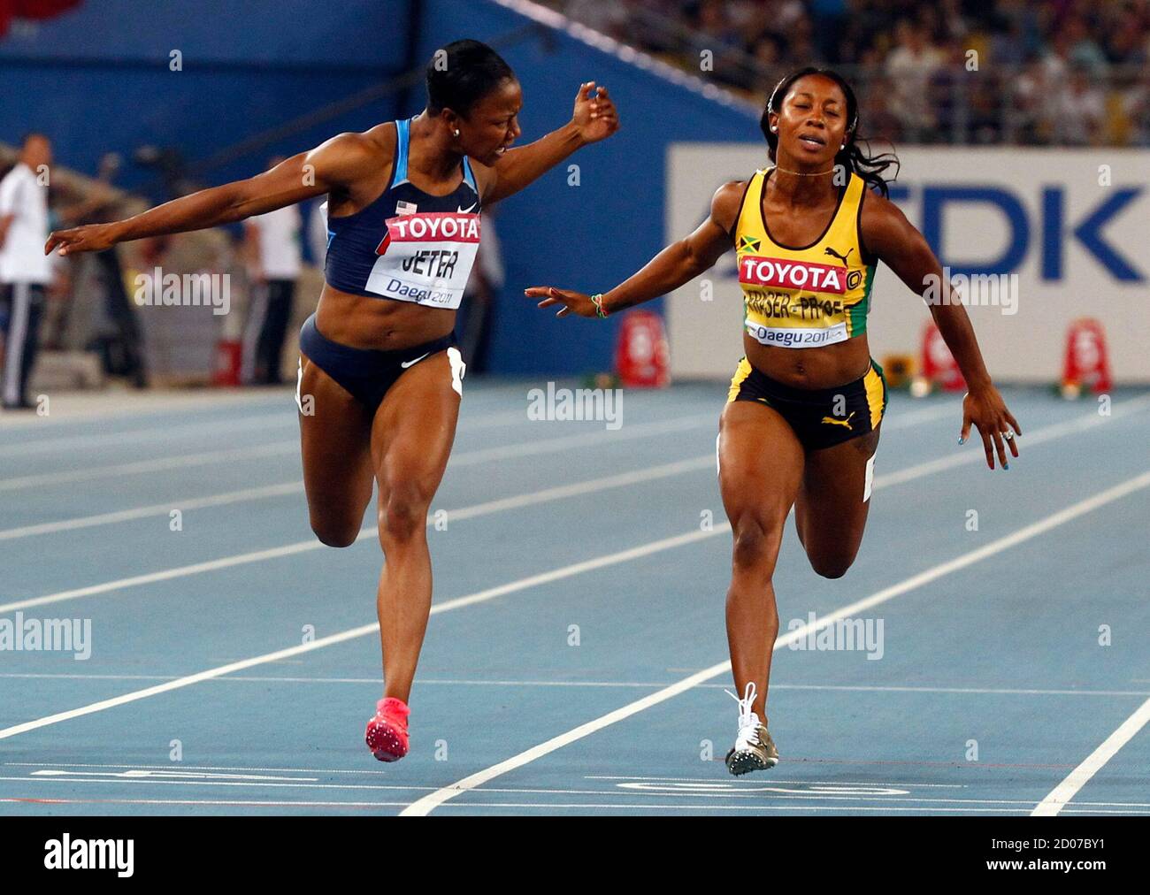 Carmelita jeter finish line hi-res stock photography and images - Alamy