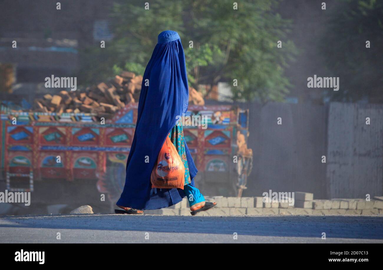 Burqa pashtun hi-res stock photography and images - Alamy