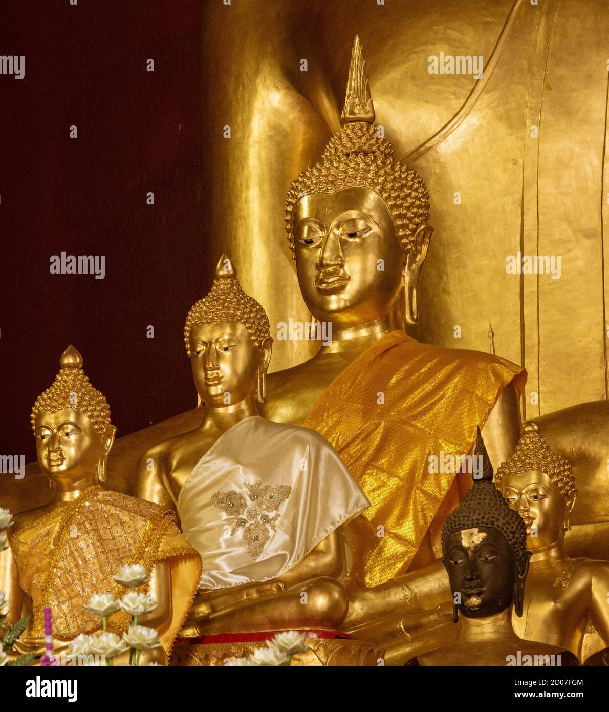 Buddha poses hi-res stock photography and images - Alamy