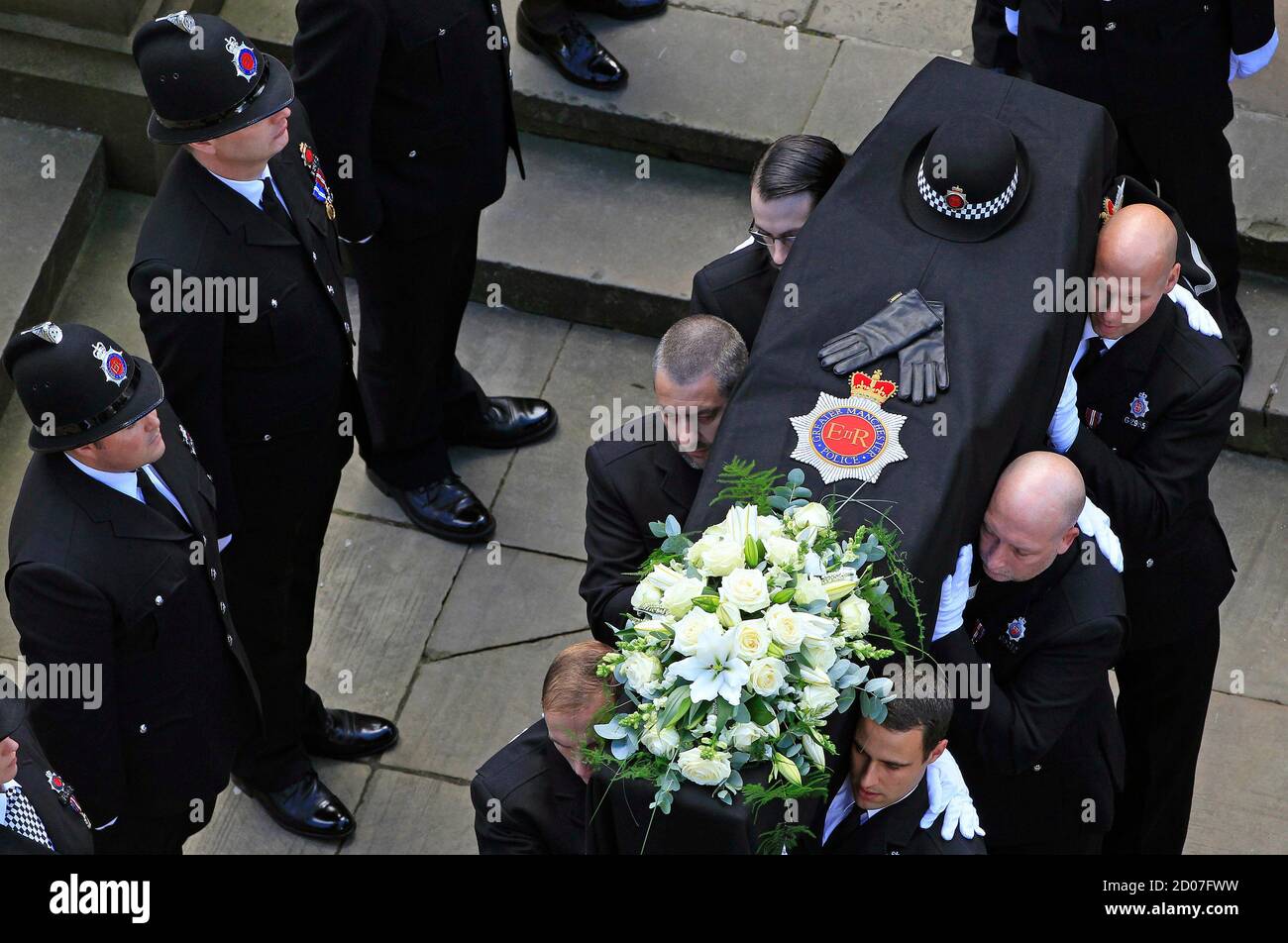 Police officers carry the coffin of pc fiona bone hi-res stock ...