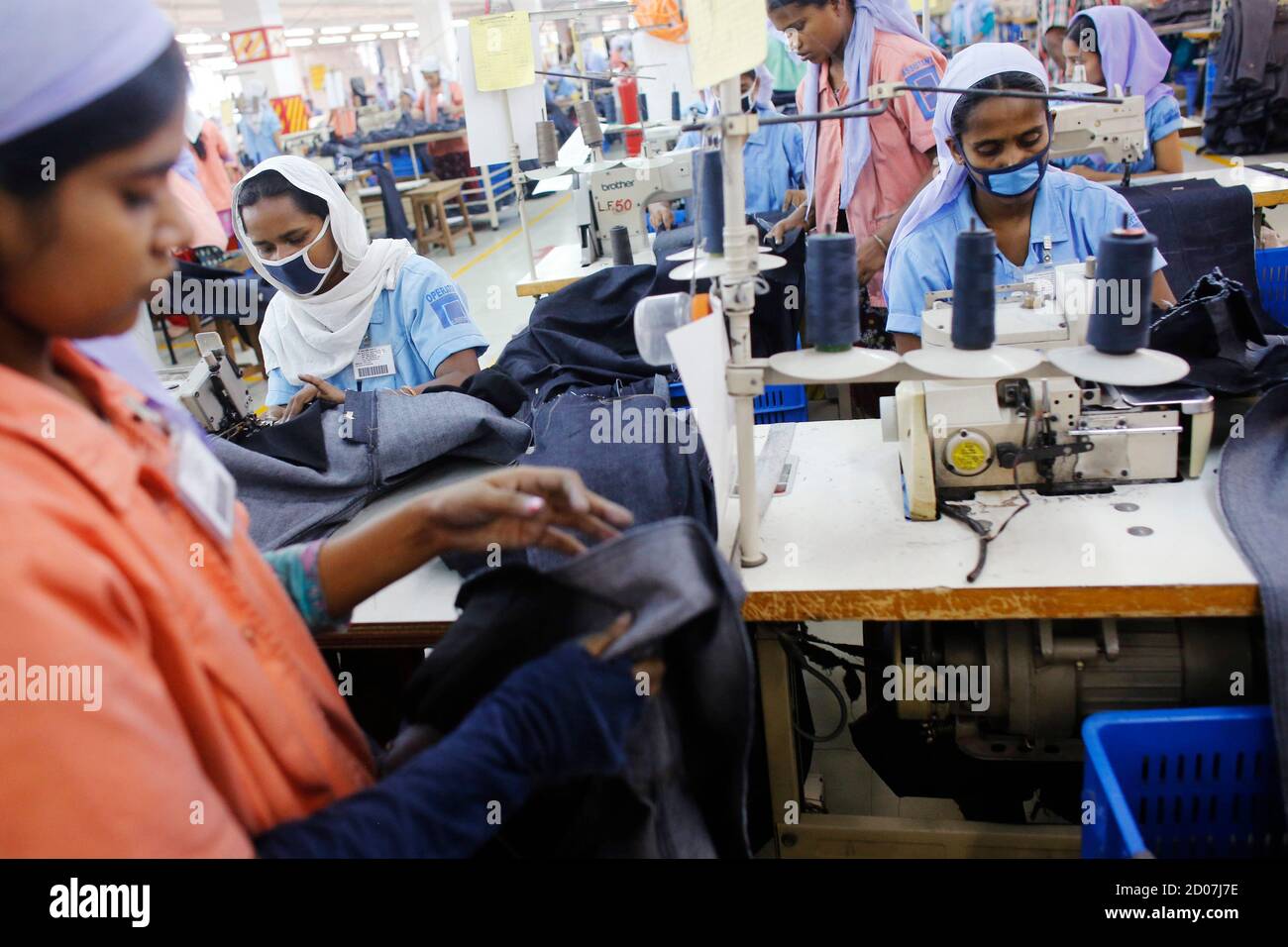 Dhaka bangladesh sewing machine hi-res stock photography and images - Alamy