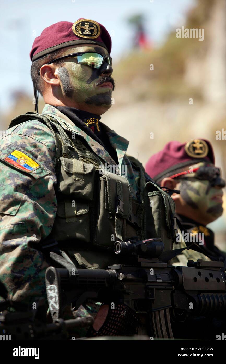 Independence day parade ecuador hi-res stock photography and images - Alamy
