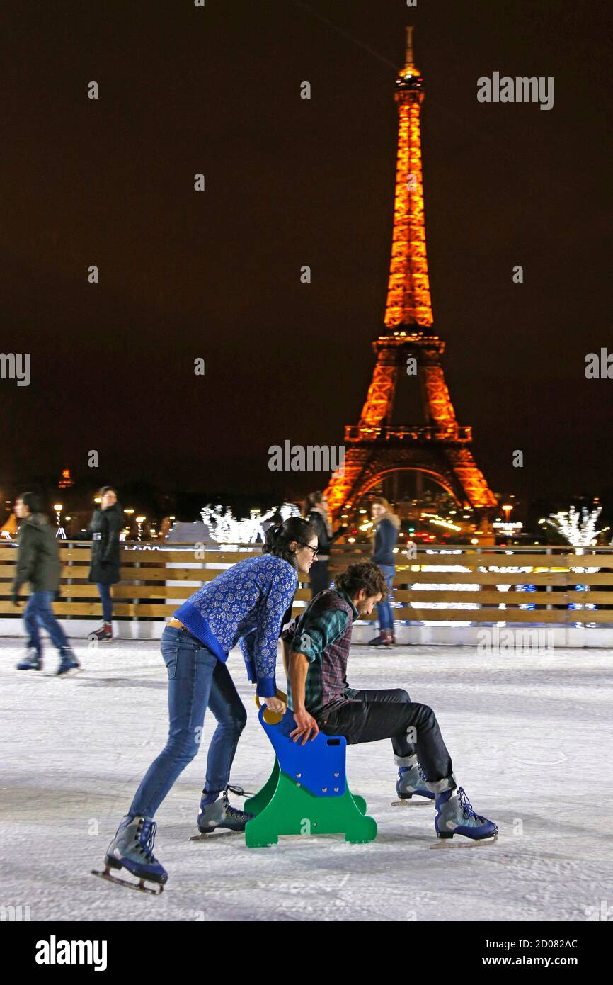 Eiffel tower paris ice skate hi-res stock photography and images - Alamy