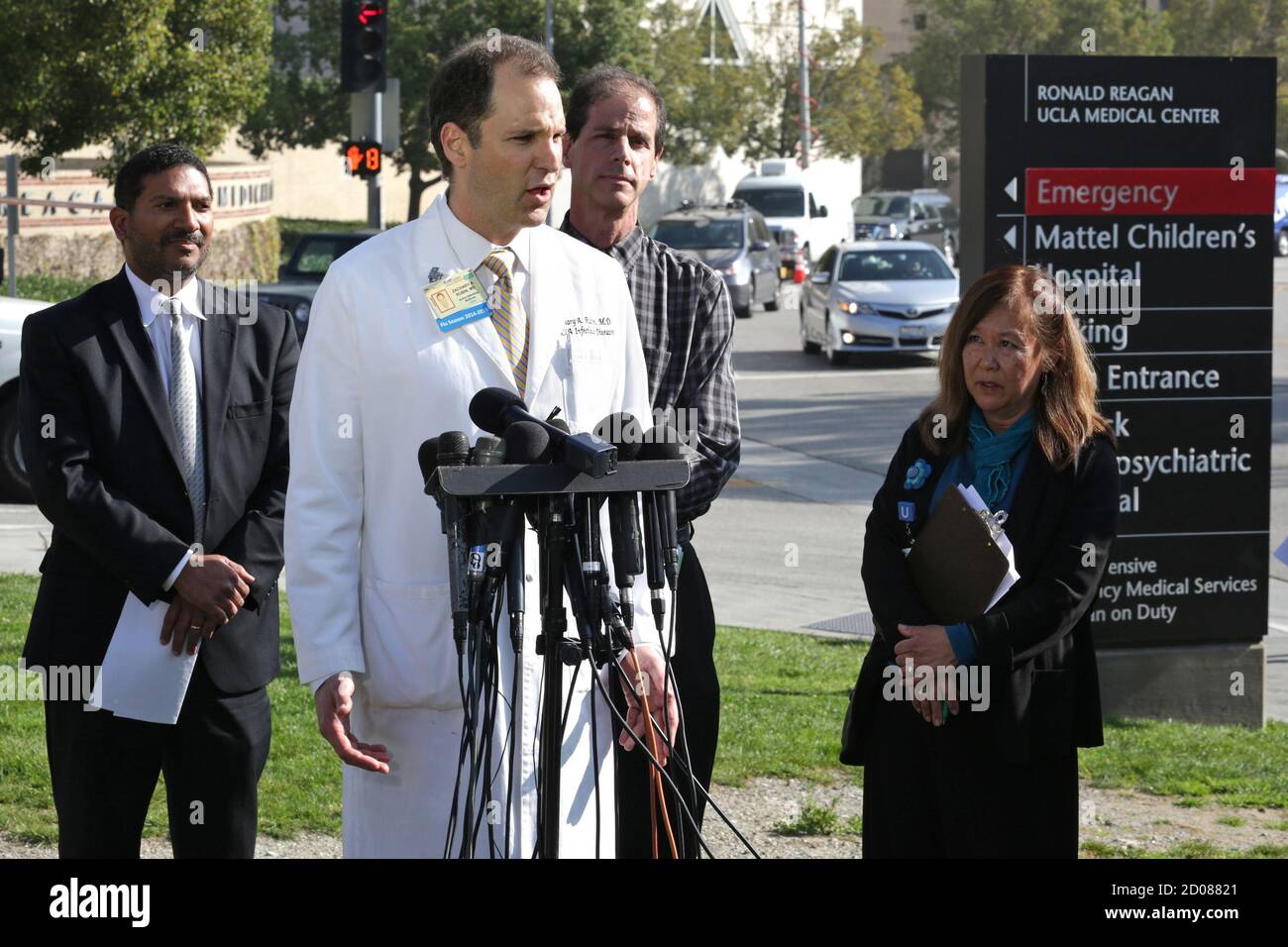 Acute attend hi-res stock photography and images - Alamy