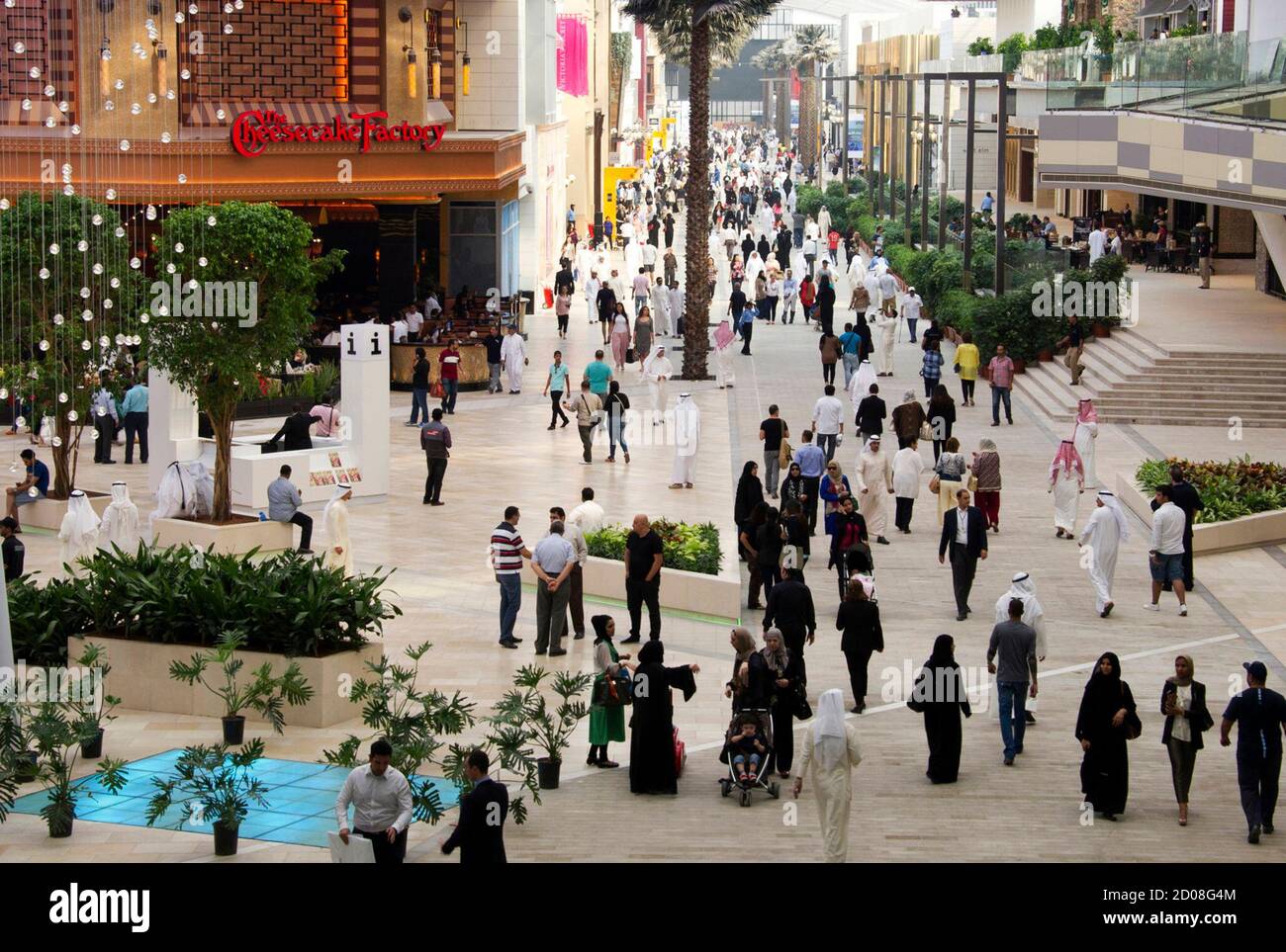 Largest mall in kuwait hi-res stock photography and images - Alamy