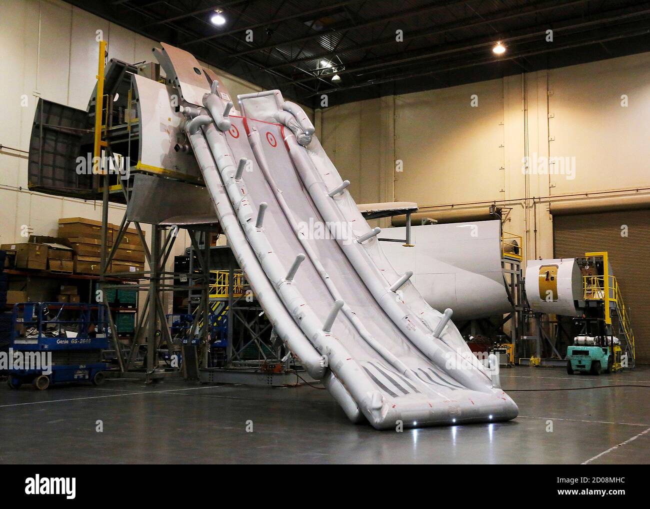 Evacuation slide hi-res stock photography and images - Alamy