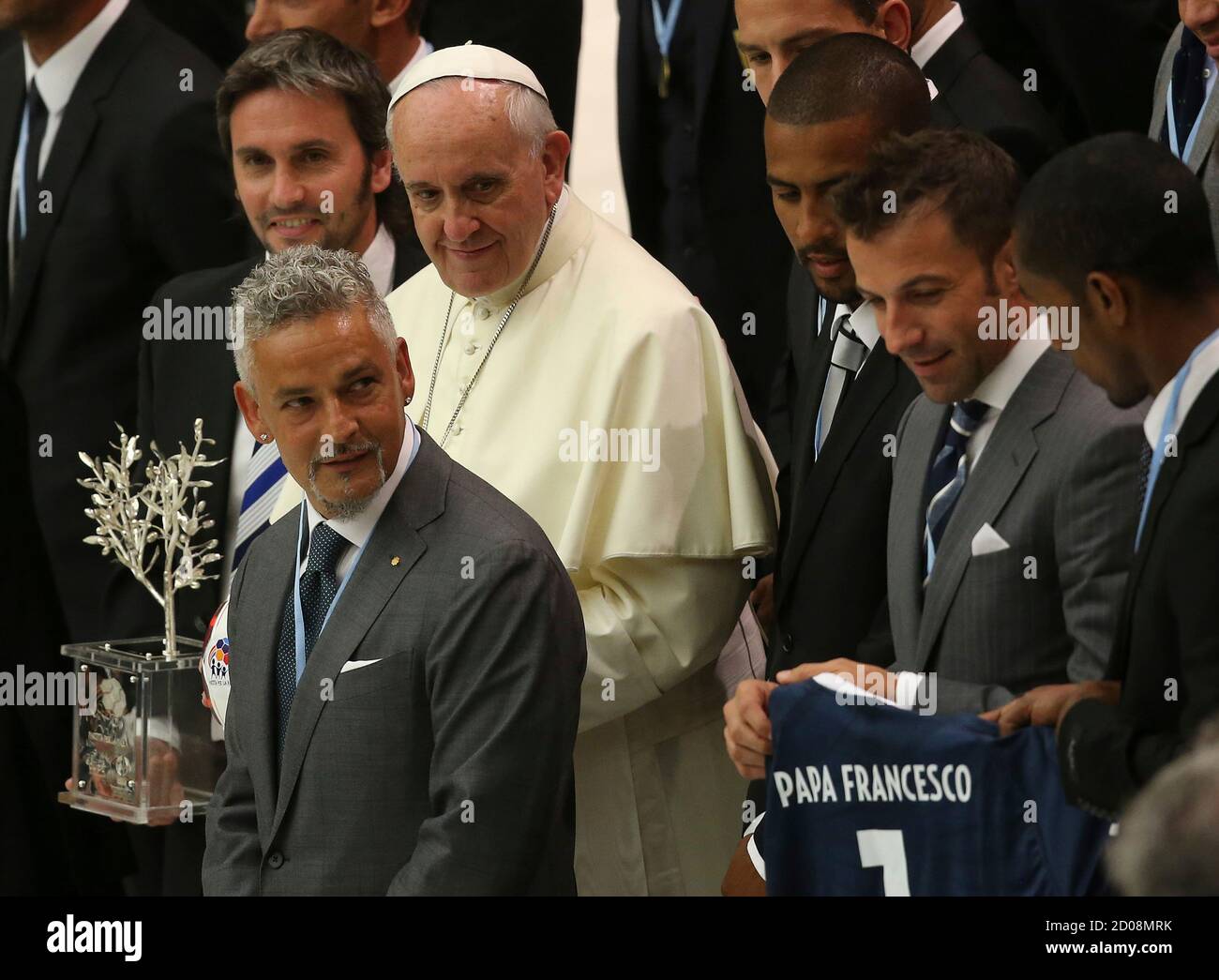 Italian soccer player roberto baggio hi-res stock photography and ...