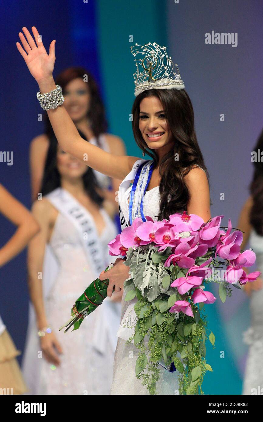 Beauty pageant winner hi-res stock photography and images - Alamy