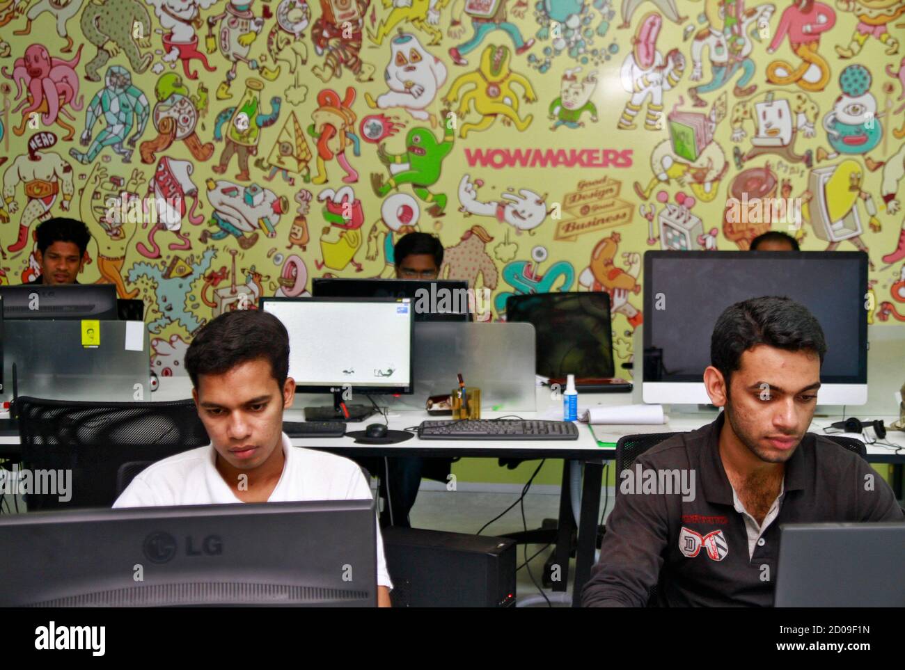 Start up office high tech hi-res stock photography and images - Alamy