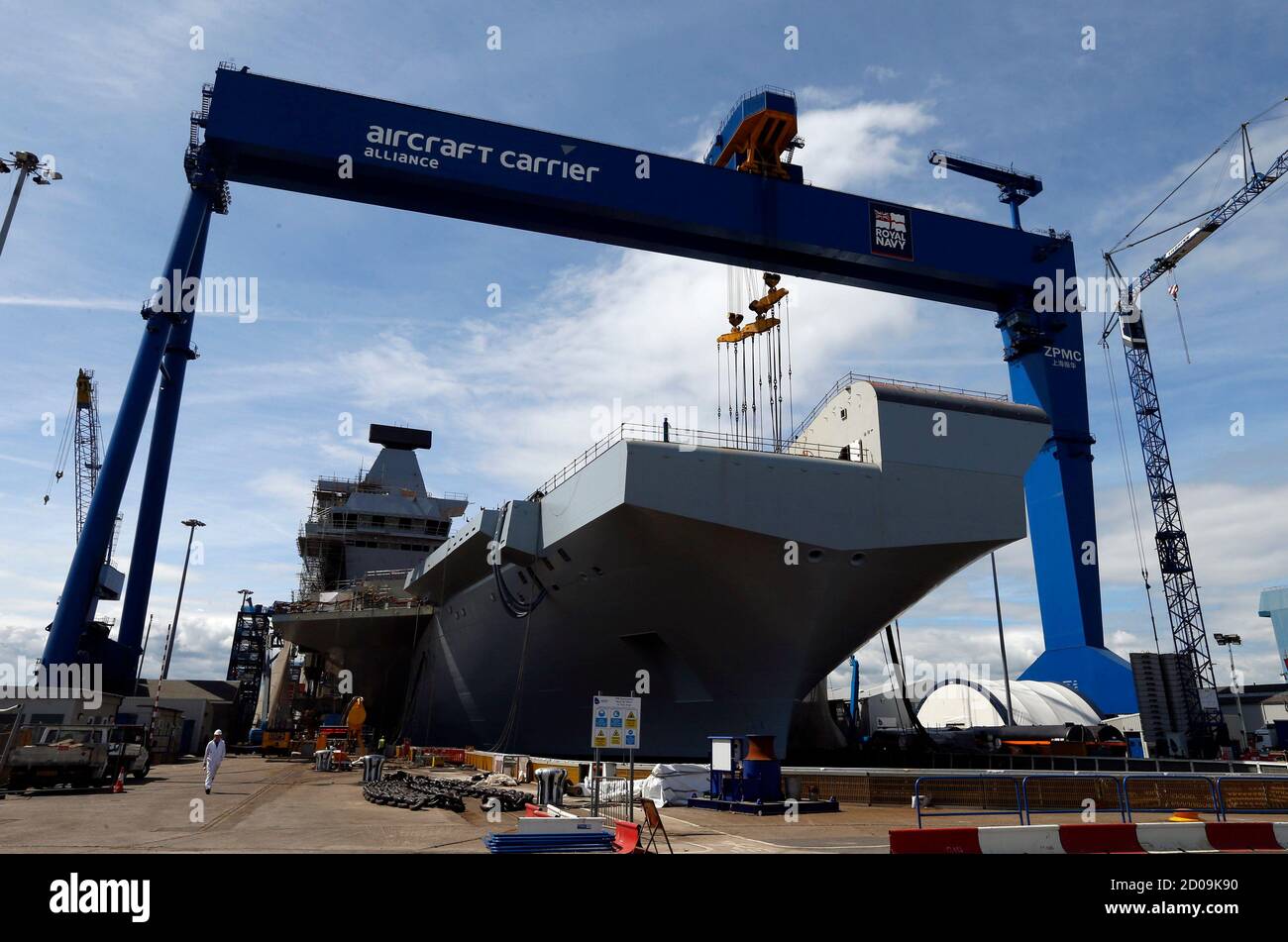Two aircraft carriers hi-res stock photography and images - Alamy
