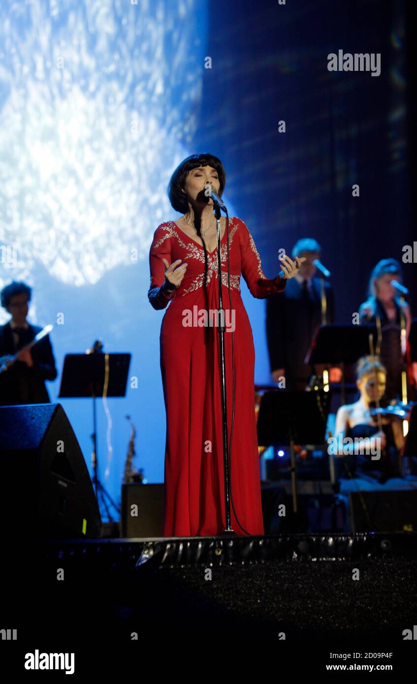 Mireille mathieu hi-res stock photography and images - Alamy