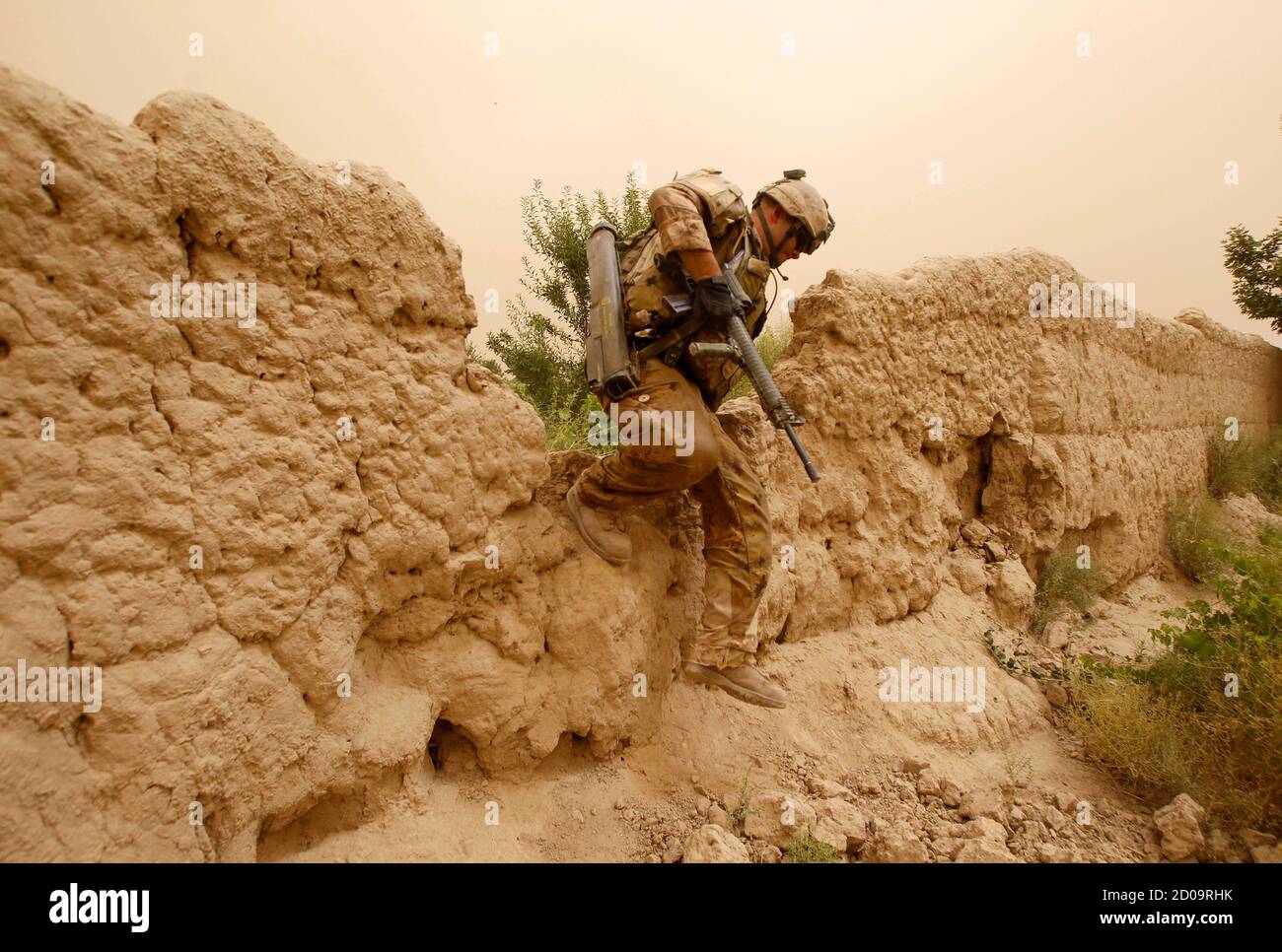 Combat jumps hi-res stock photography and images - Alamy