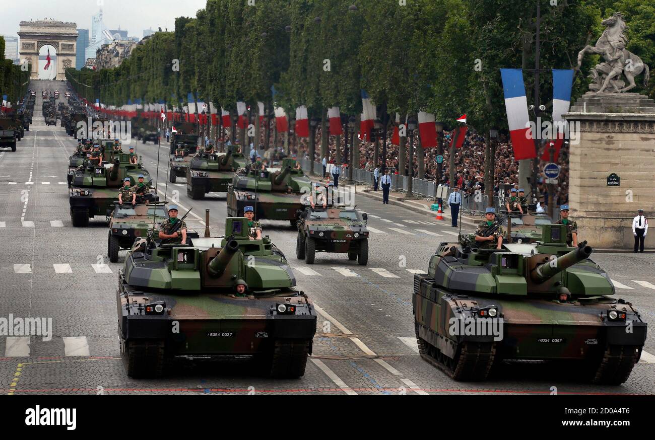 Bastille day parade tanks hi-res stock photography and images - Alamy