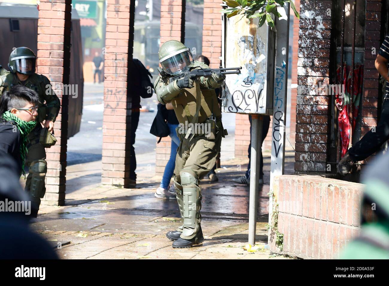Rubber bullets 1973 hi-res stock photography and images - Alamy