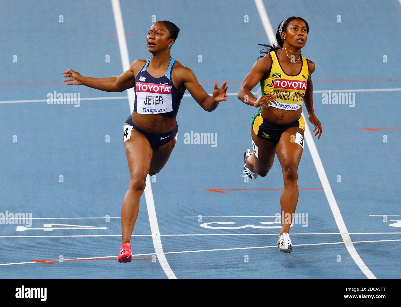 Carmelita jeter finish line hi-res stock photography and images - Alamy