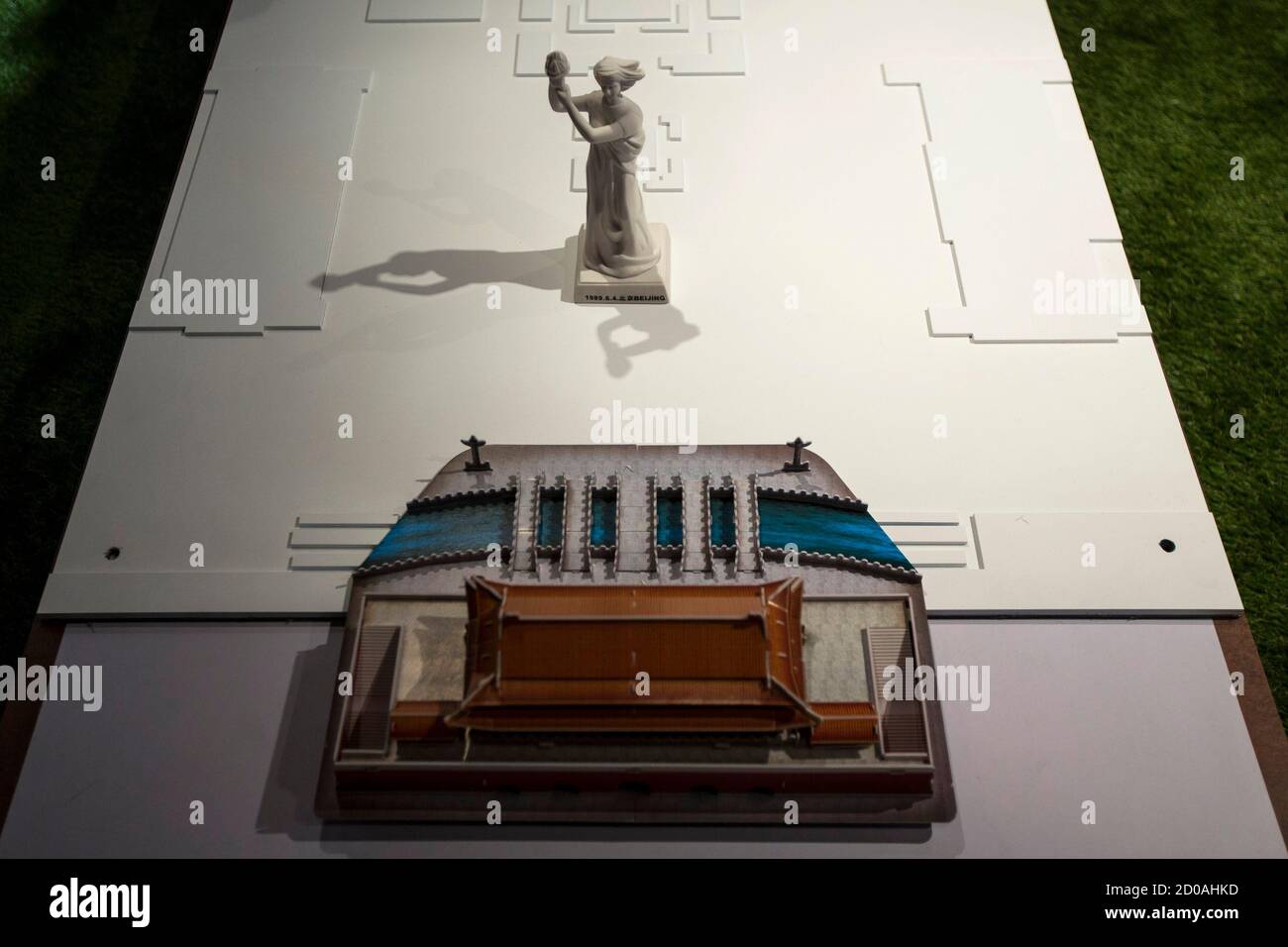 Human challenge models hi-res stock photography and images - Alamy