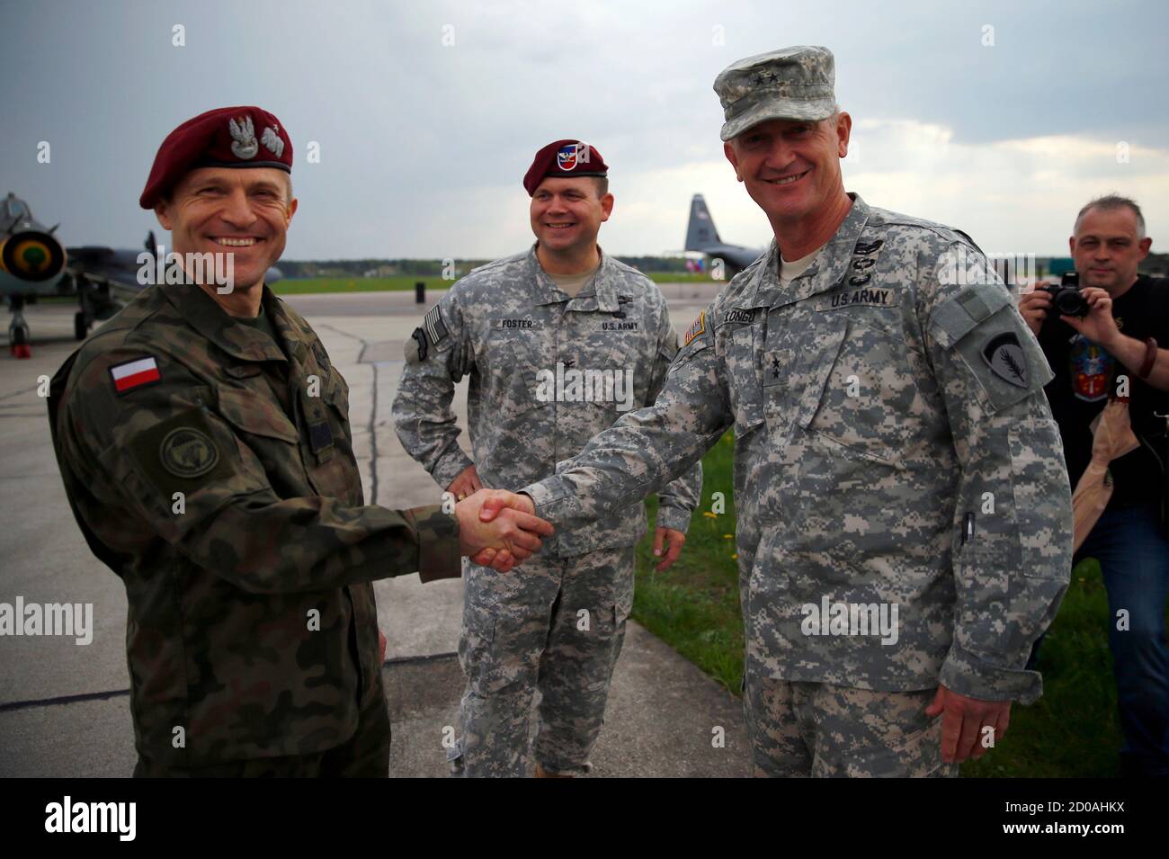 Commander 173rd airborne brigade hi-res stock photography and images ...