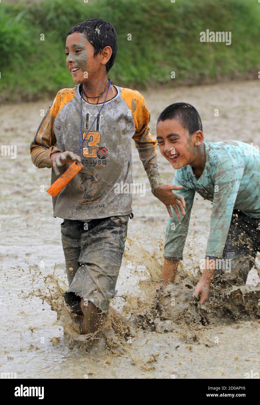 Children play in paddy field hi-res stock photography and images - Alamy
