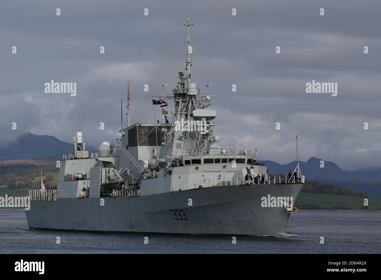 HMCS Toronto (FFH 333), a Halifax-class (or City-class) multi-role ...