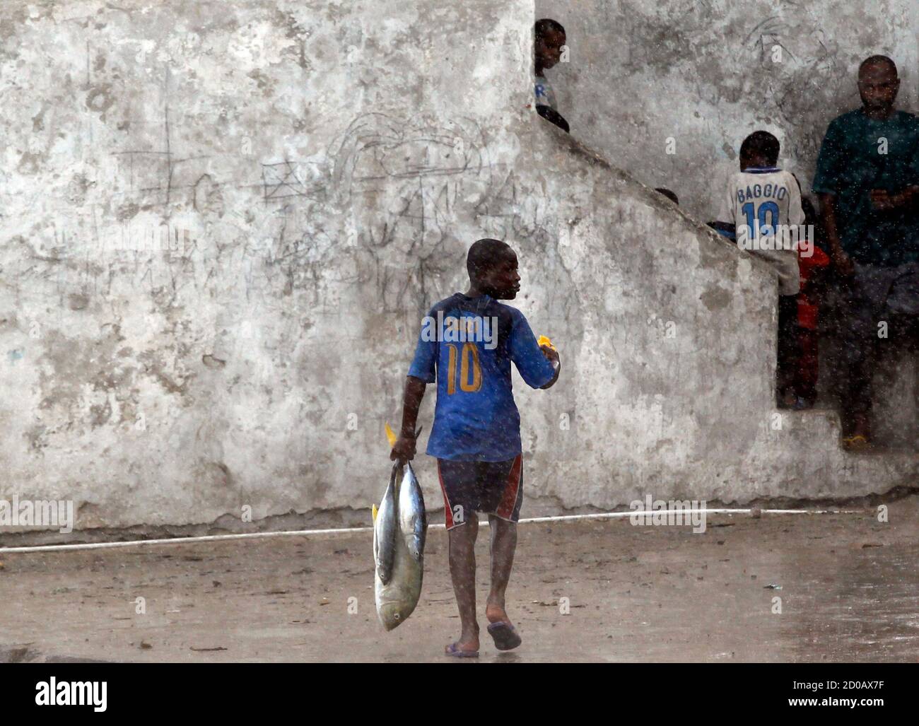 Boys in mogadishu somalia play hi-res stock photography and images - Alamy