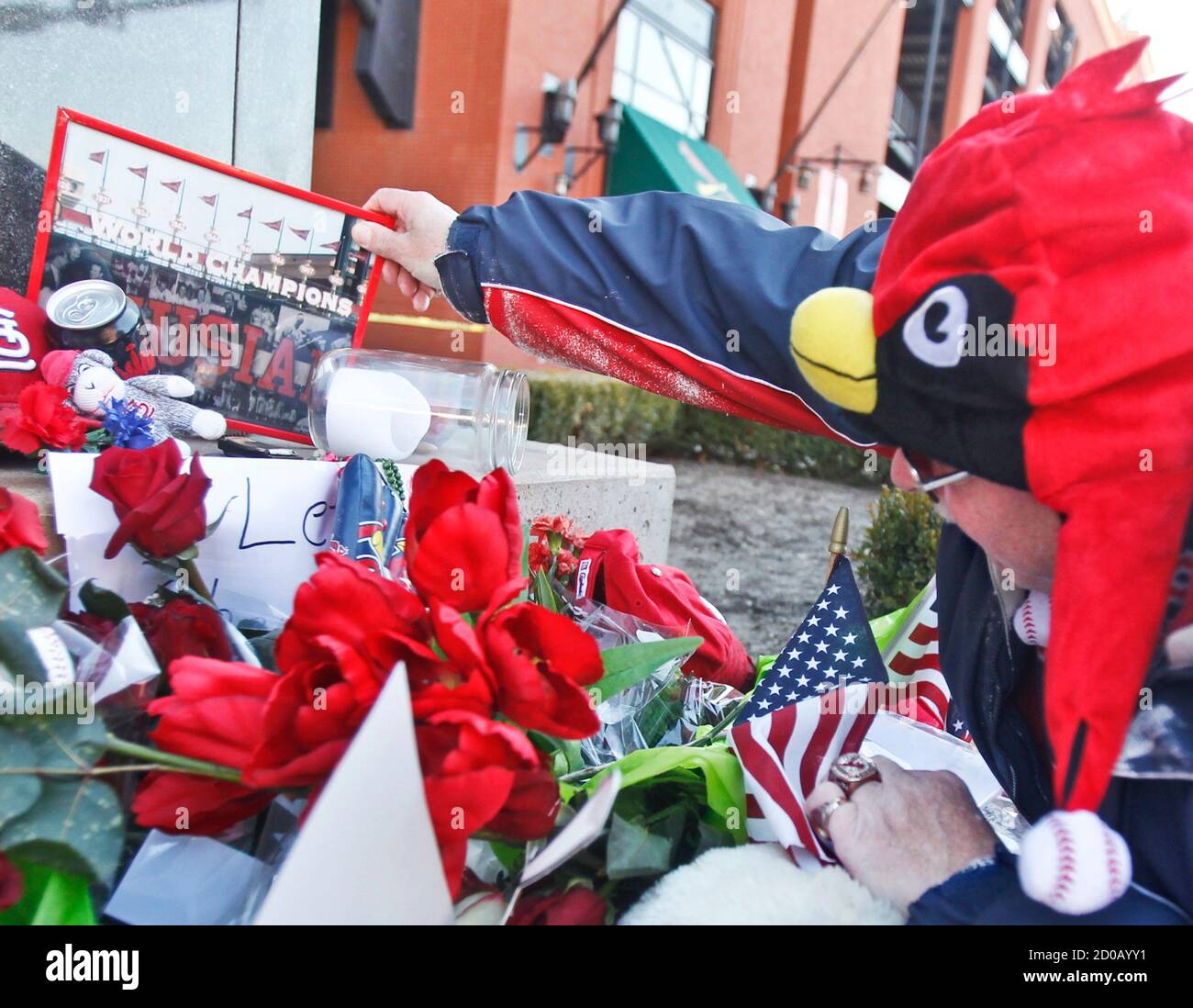Stan musial statue busch stadium hi-res stock photography and images ...