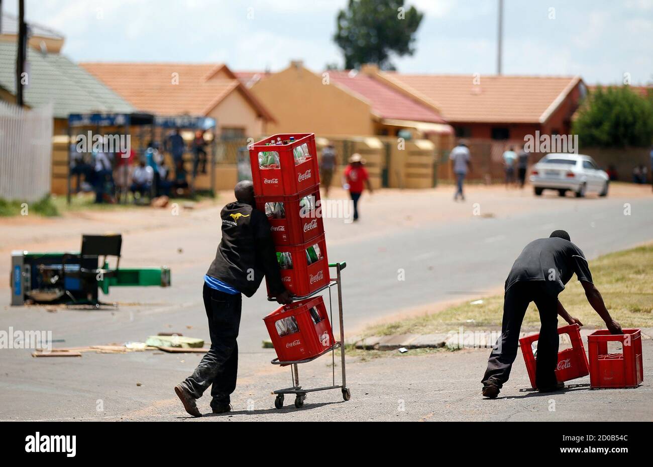 Looting crime hi-res stock photography and images - Alamy