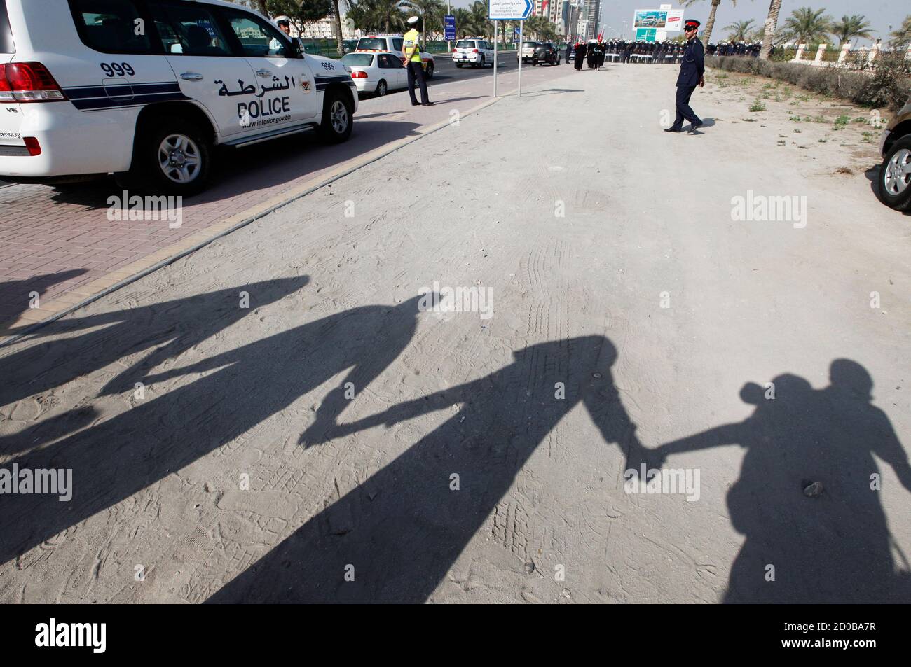 Human protest hold hands hi-res stock photography and images - Alamy