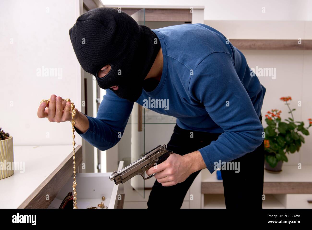 Breaking chain money hi-res stock photography and images - Alamy