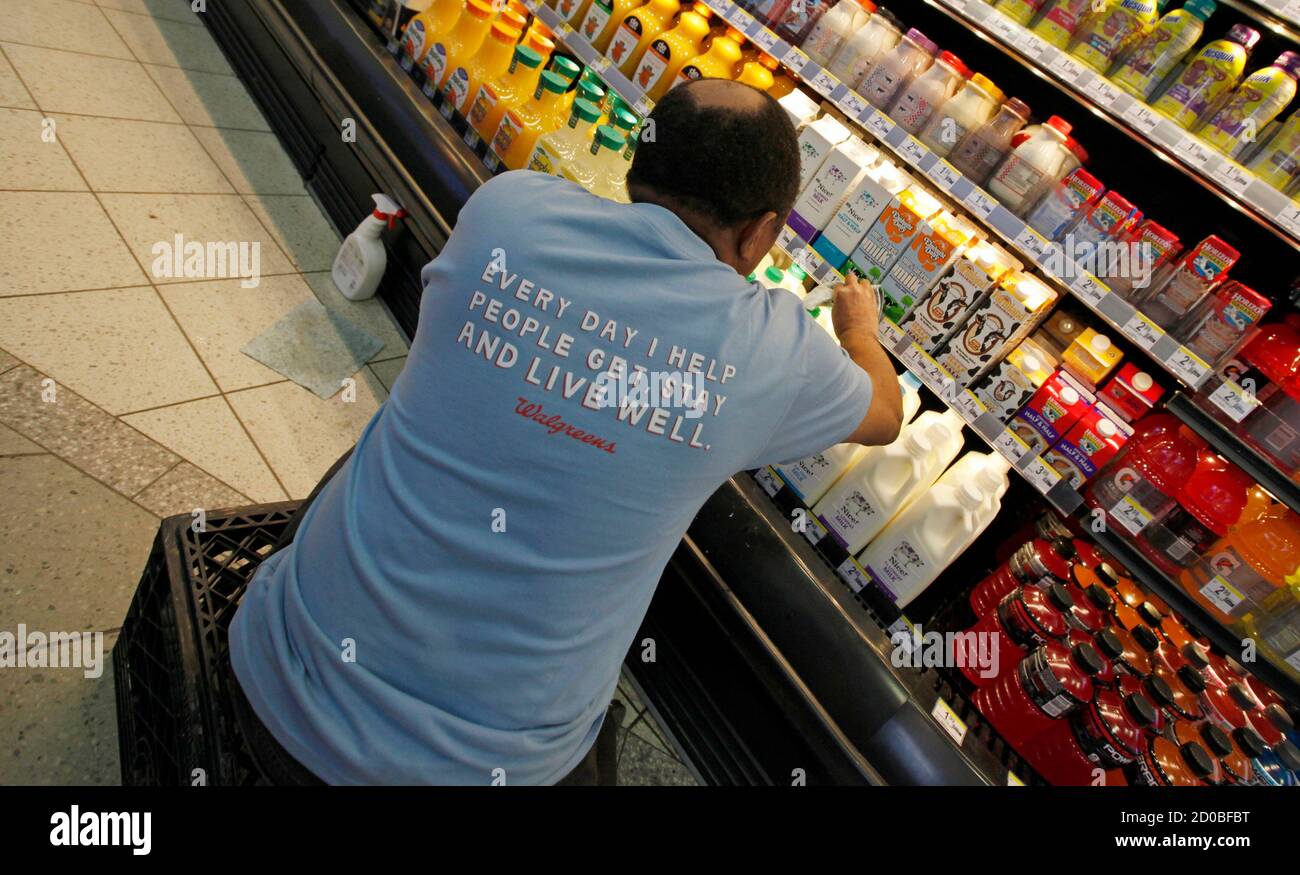 Walgreens employee hi-res stock photography and images - Alamy