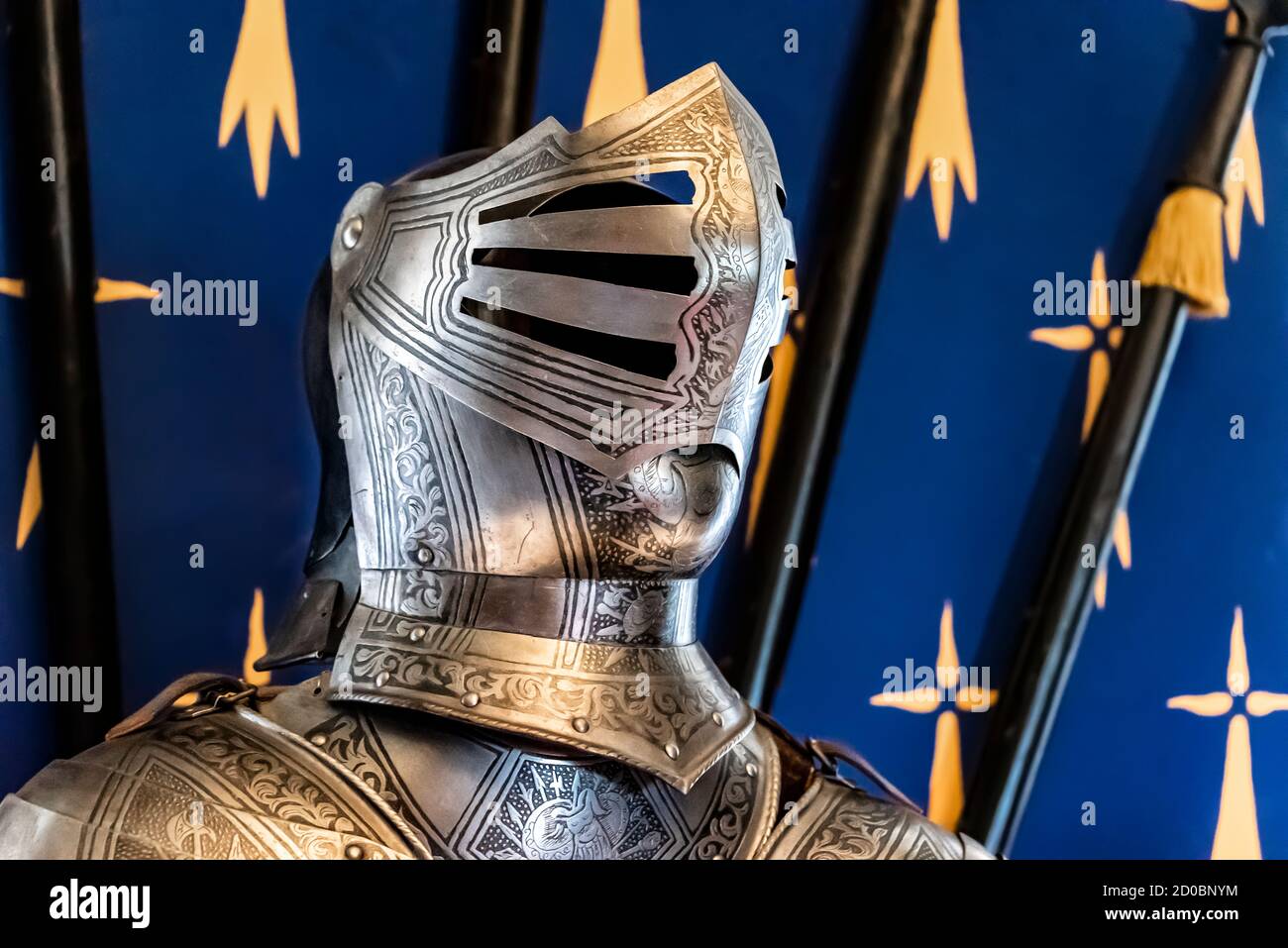Blue medieval knight in armor hi-res stock photography and images - Alamy