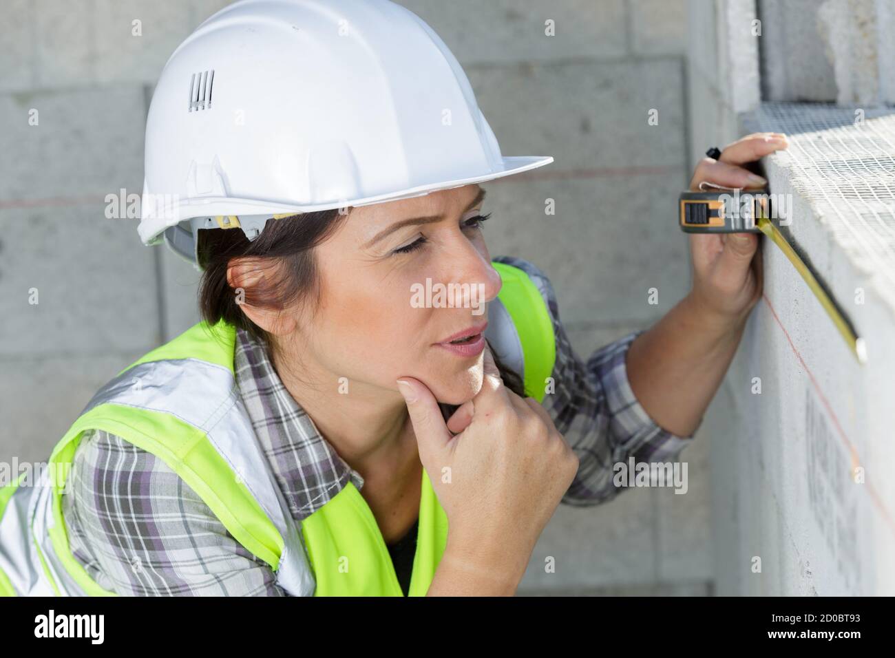 Female builder holding tape measure hi-res stock photography and images ...