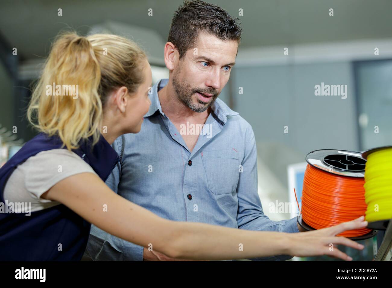 Customer computer hardware store hi-res stock photography and images ...