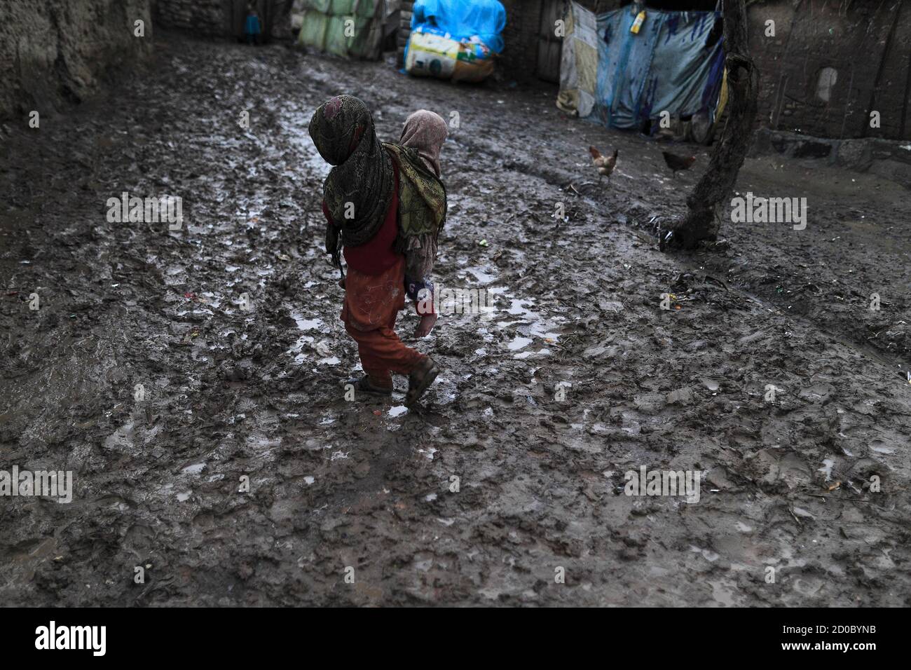 Muddy street hi-res stock photography and images - Alamy