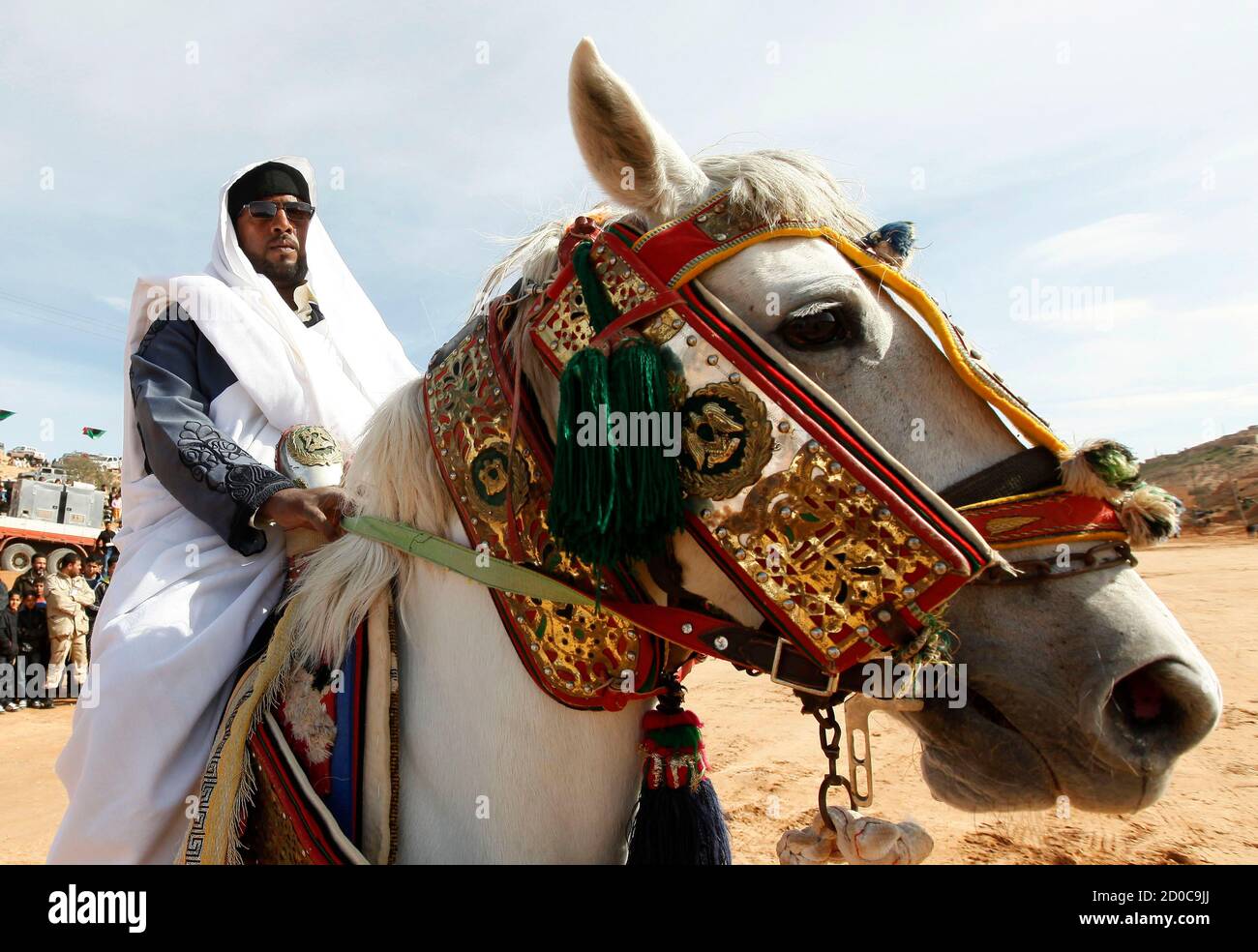 Libya libyan man traditional clothes hi-res stock photography and ...