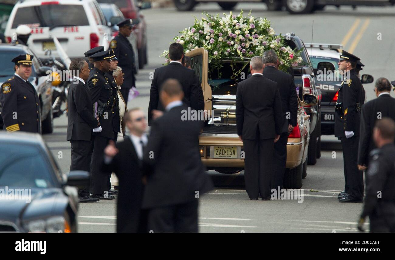 Whitney houston funeral inside hi-res stock photography and images - Alamy
