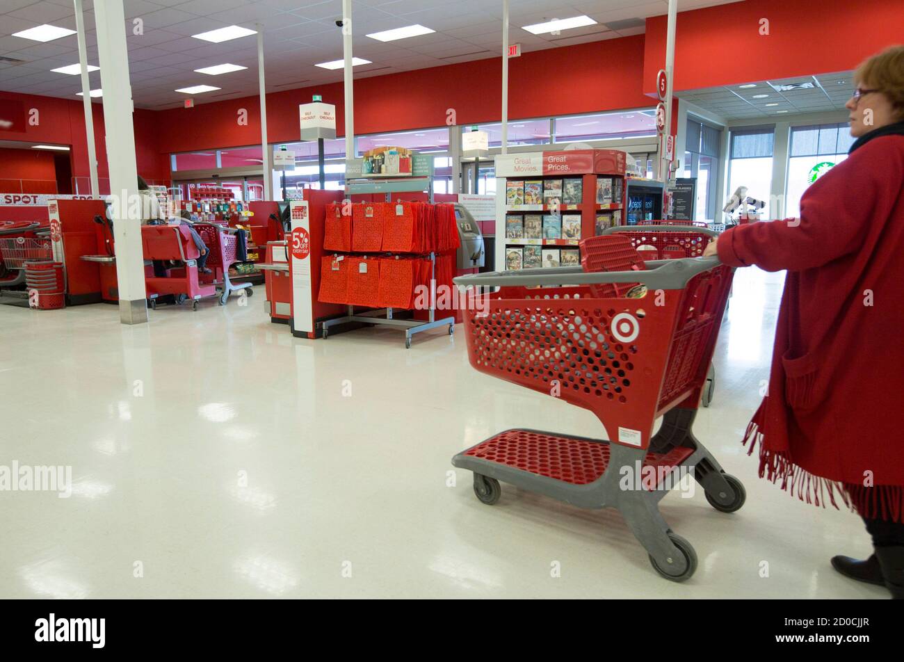 Manned checkouts hi-res stock photography and images - Alamy