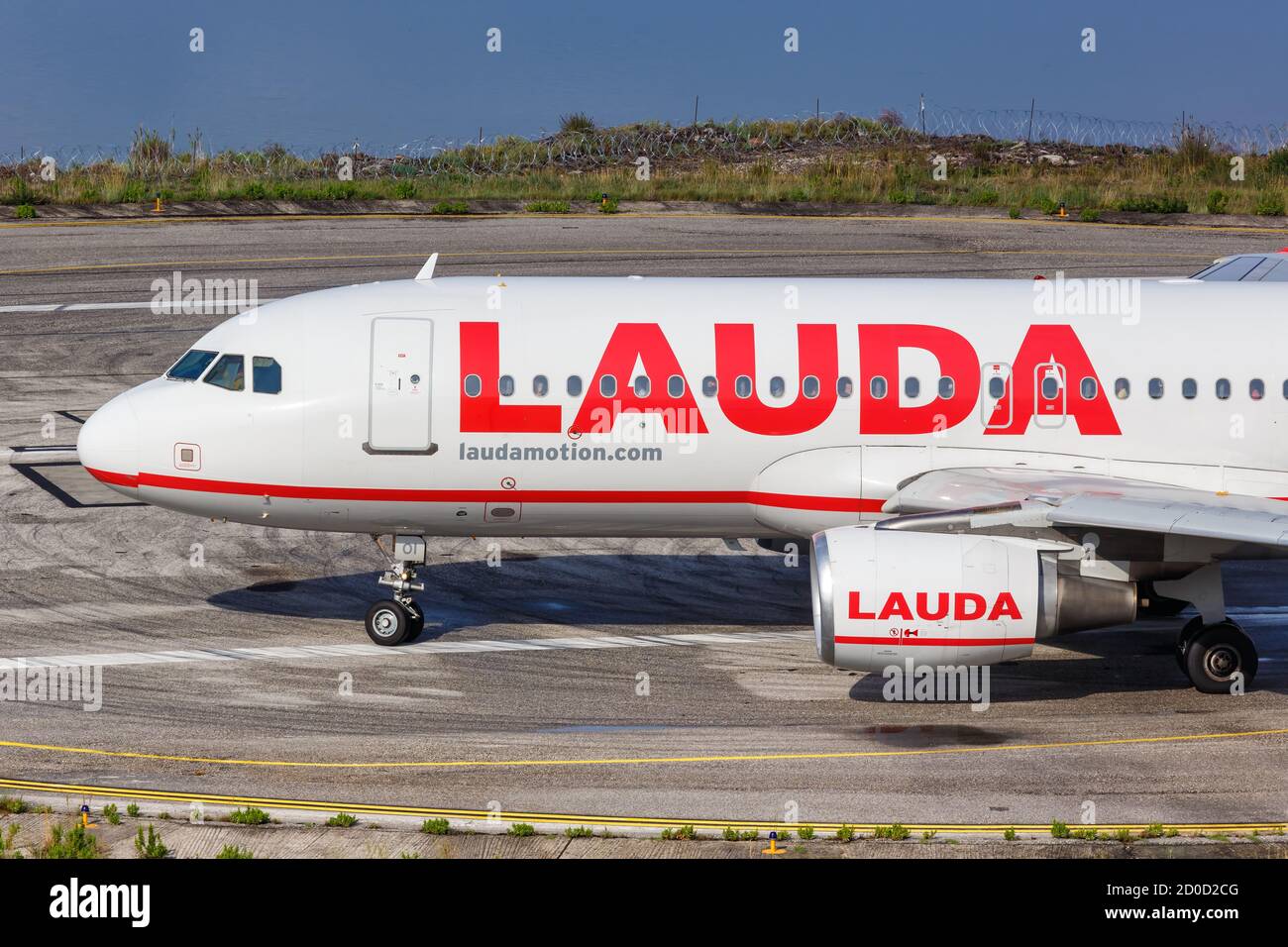 Lauda airbus a320 hi-res stock photography and images - Alamy