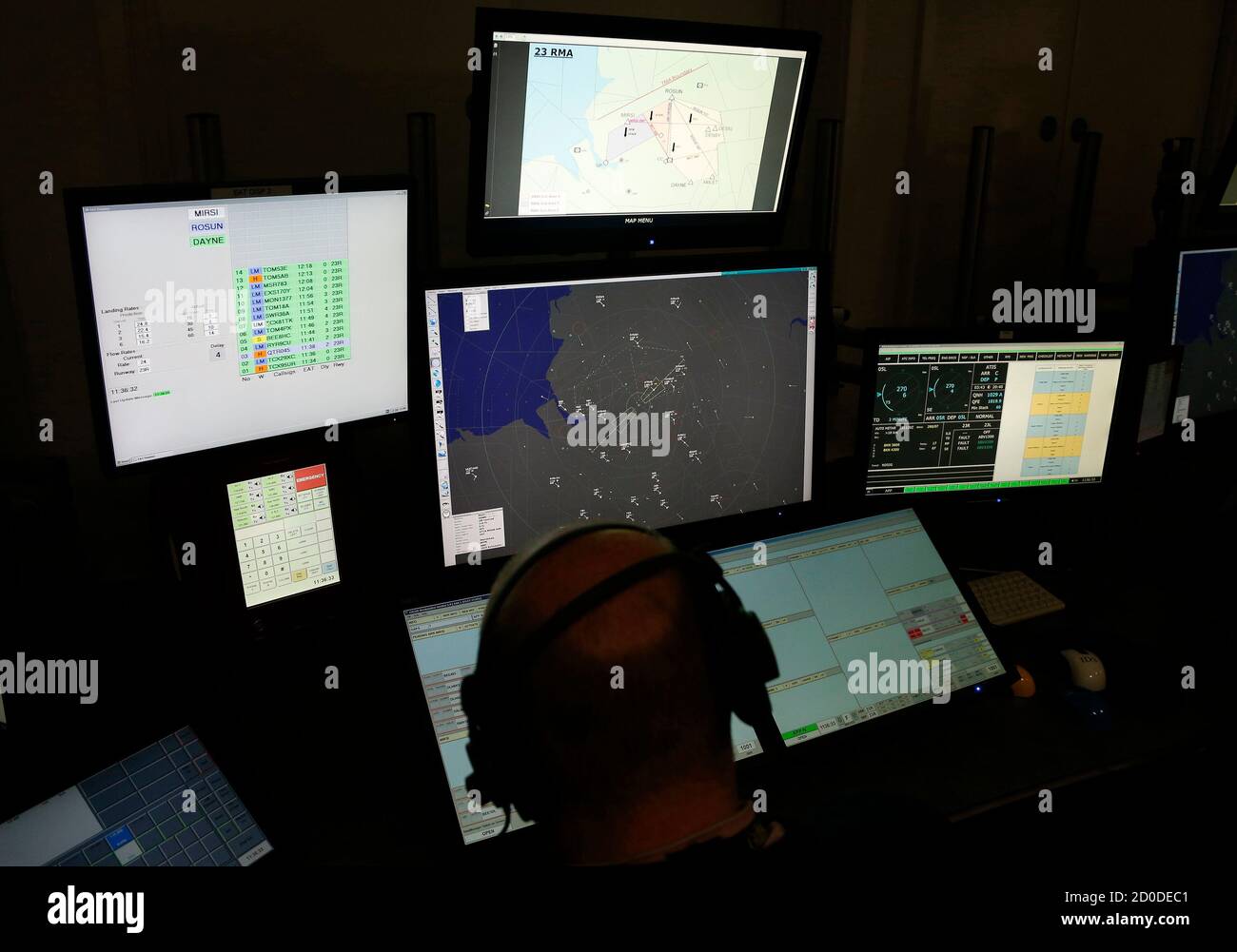 Air traffic control screen us hi-res stock photography and images - Alamy