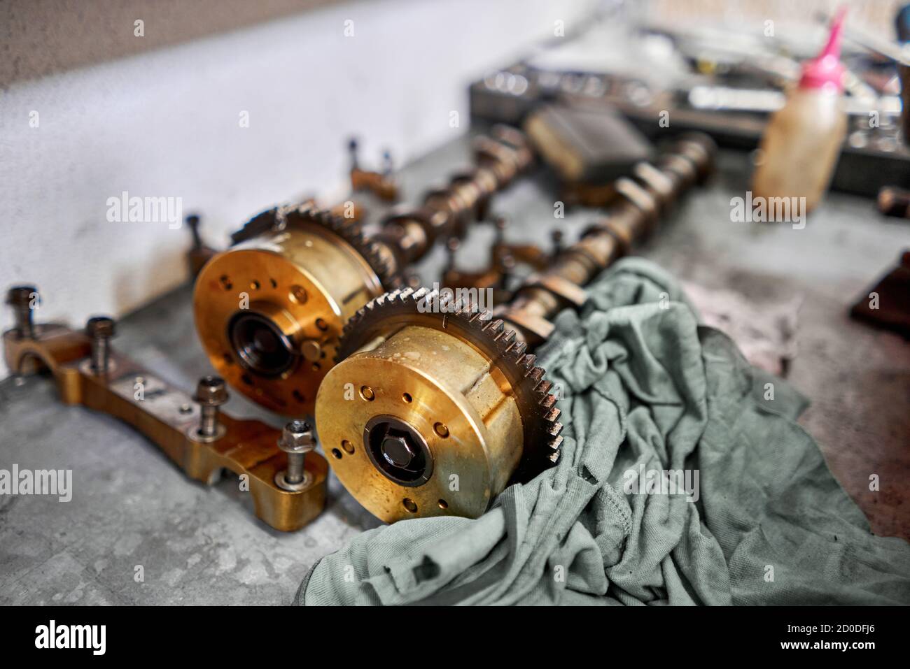 Disassemble engine block vehicle. Motor capital repair. Sixteen valve ...