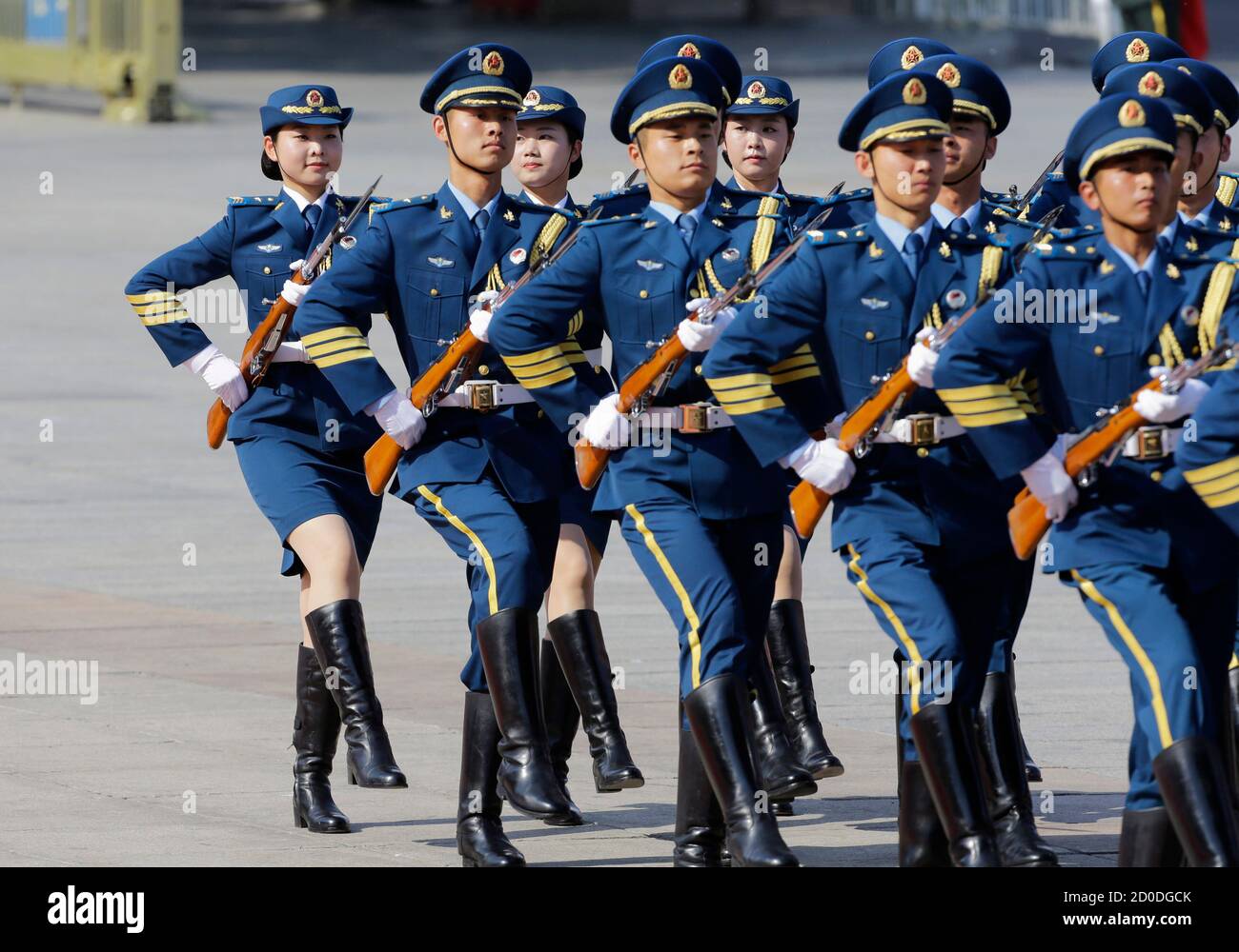 Female soldiers china hi-res stock photography and images - Alamy