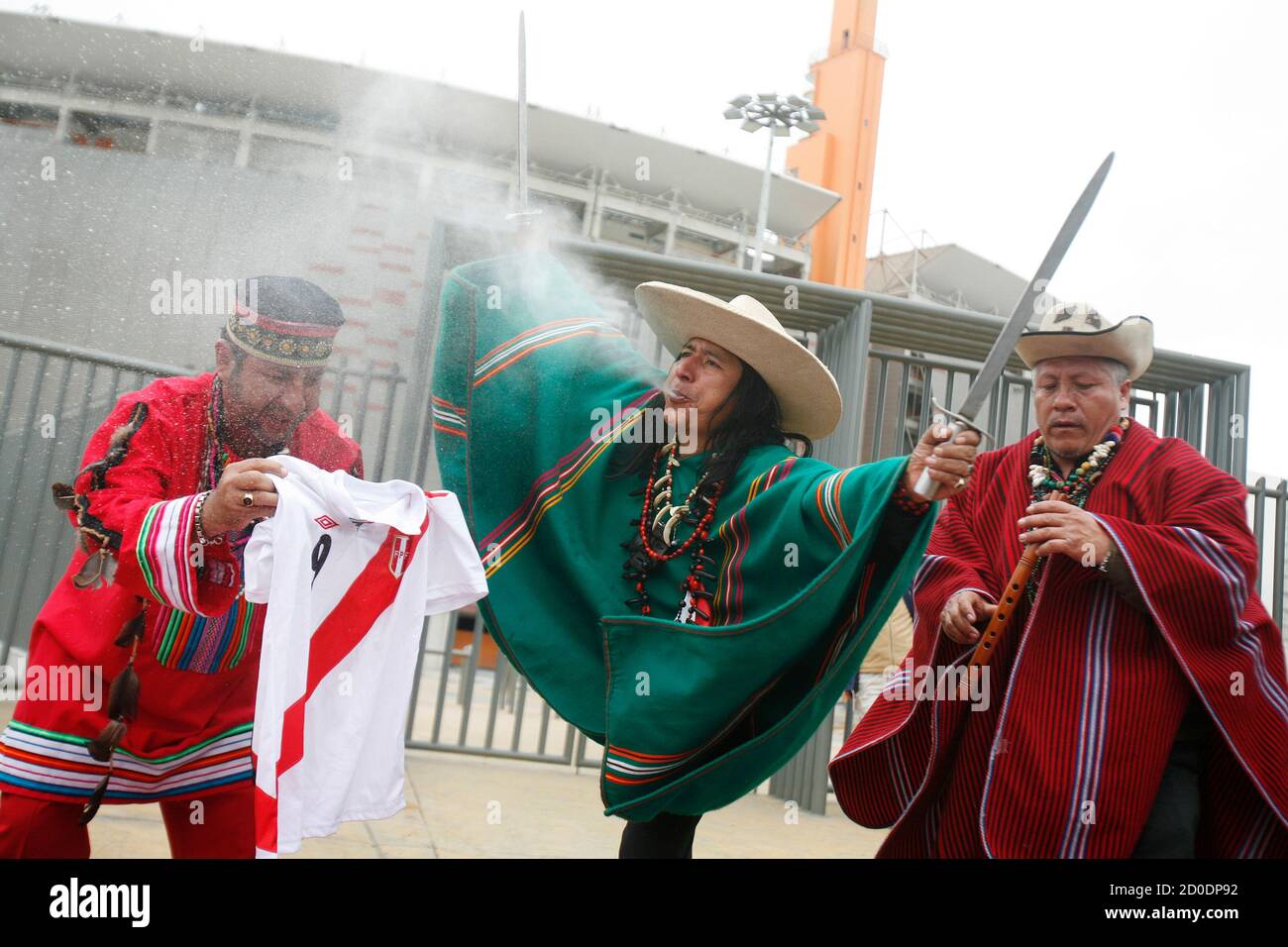 Traditional clothing in paraguay hi-res stock photography and images ...