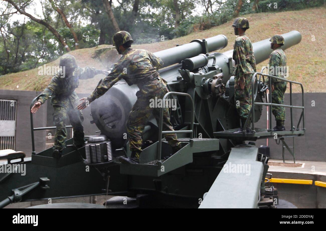 240 mm howitzer m1 hi-res stock photography and images - Alamy