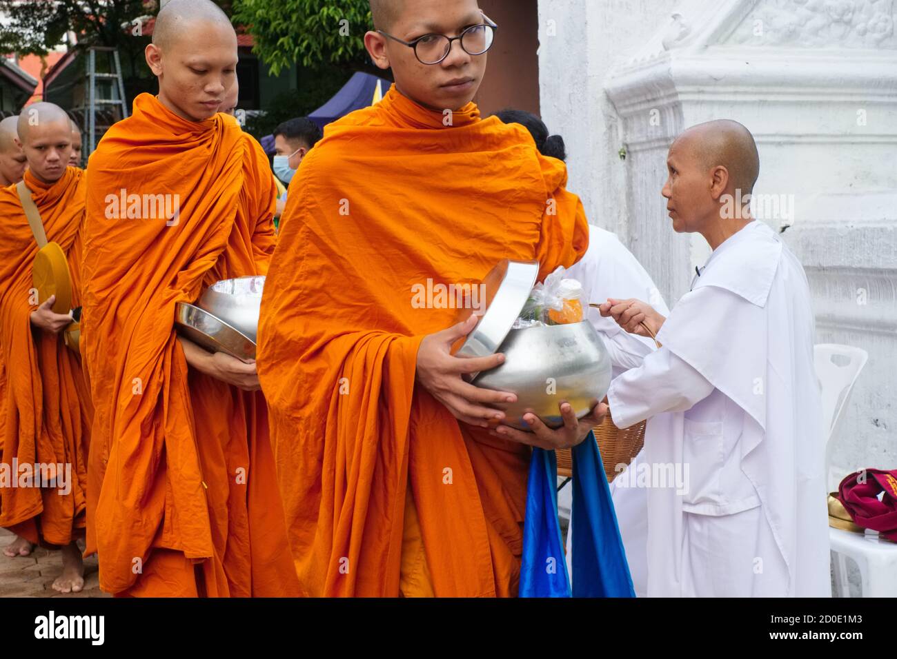 Alms in buddhism hi-res stock photography and images - Alamy
