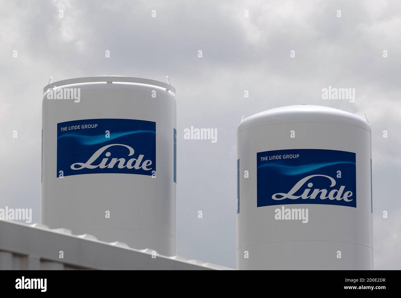 Hydrogen production factory hi-res stock photography and images - Alamy