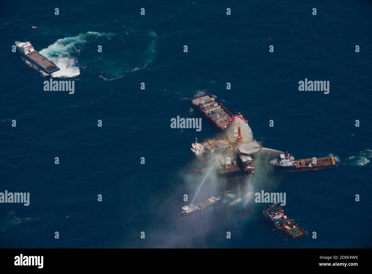 Gulf of mexico oil spill fire hi-res stock photography and images - Alamy