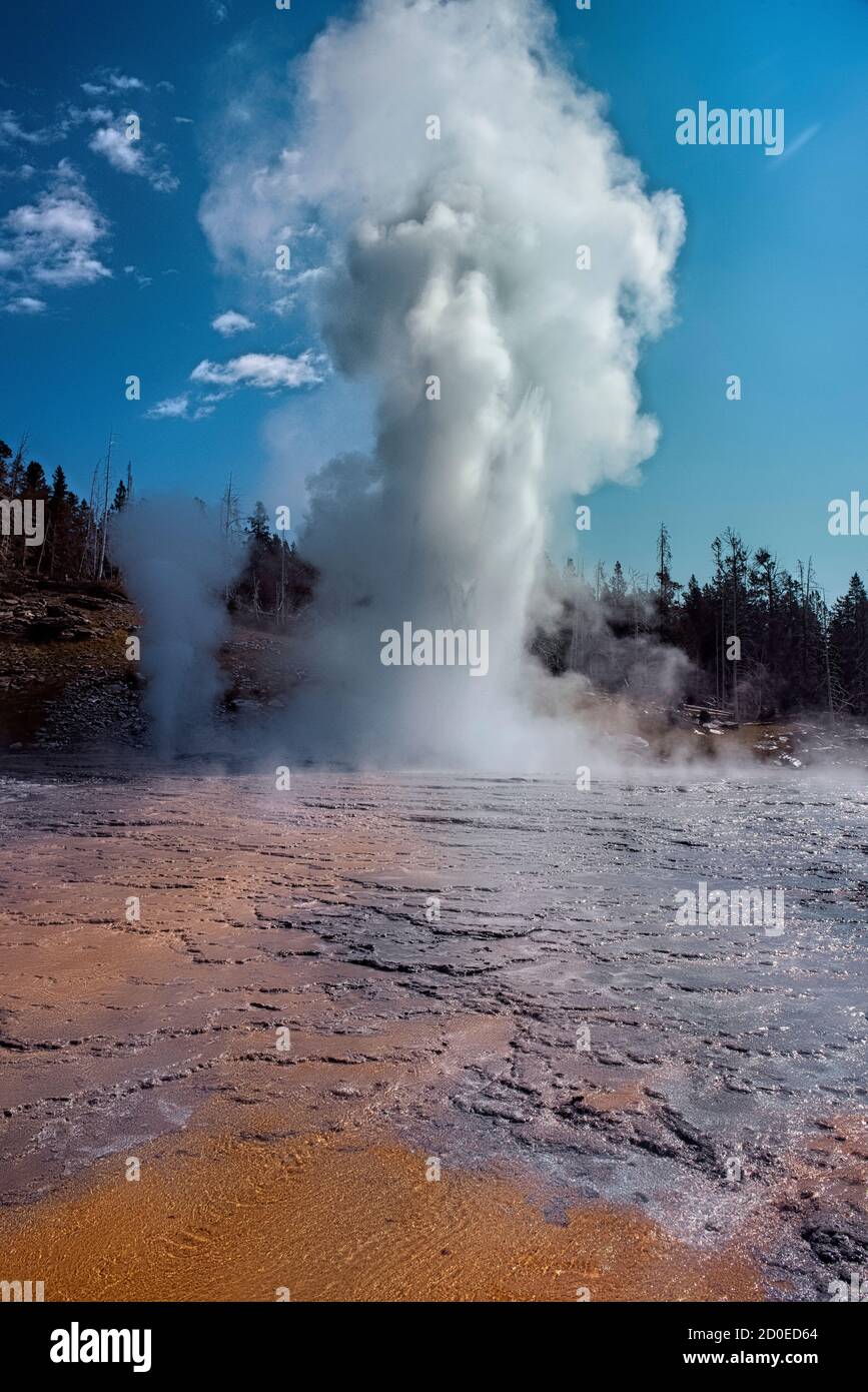 Eruption grand geyser hi-res stock photography and images - Alamy