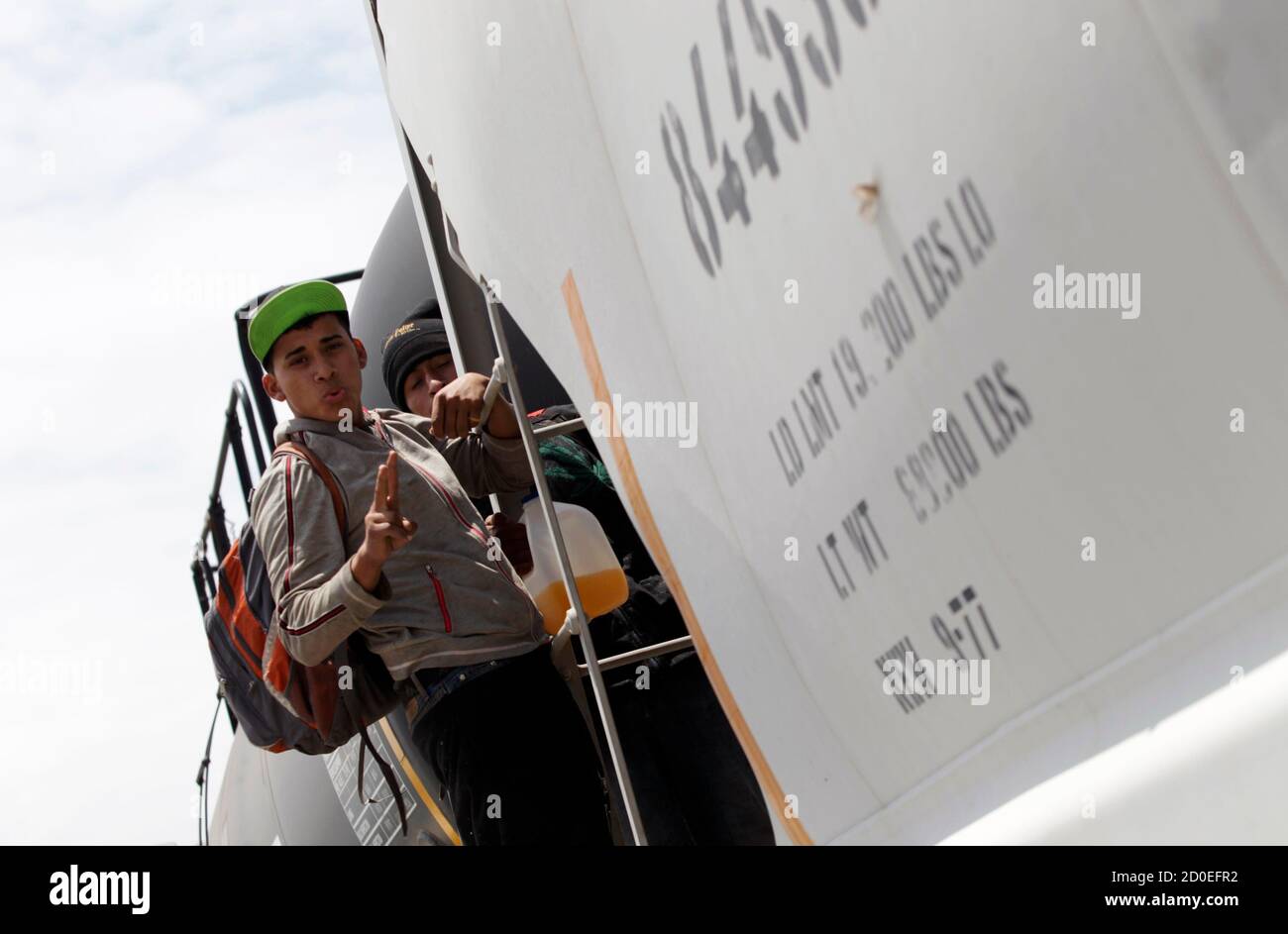 Riding la bestia hi-res stock photography and images - Alamy