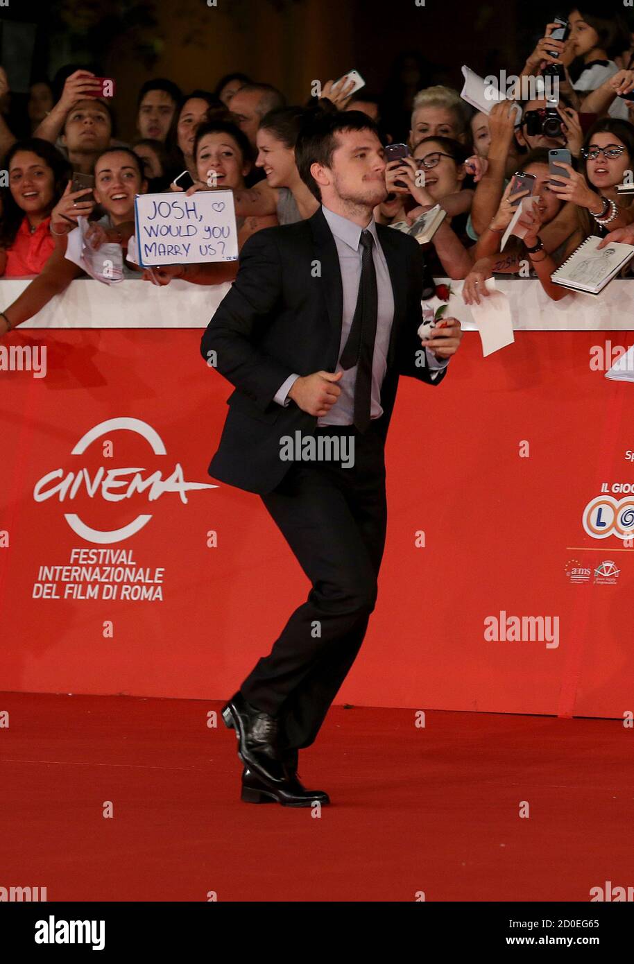 Josh Hutcherson Signing Autographs