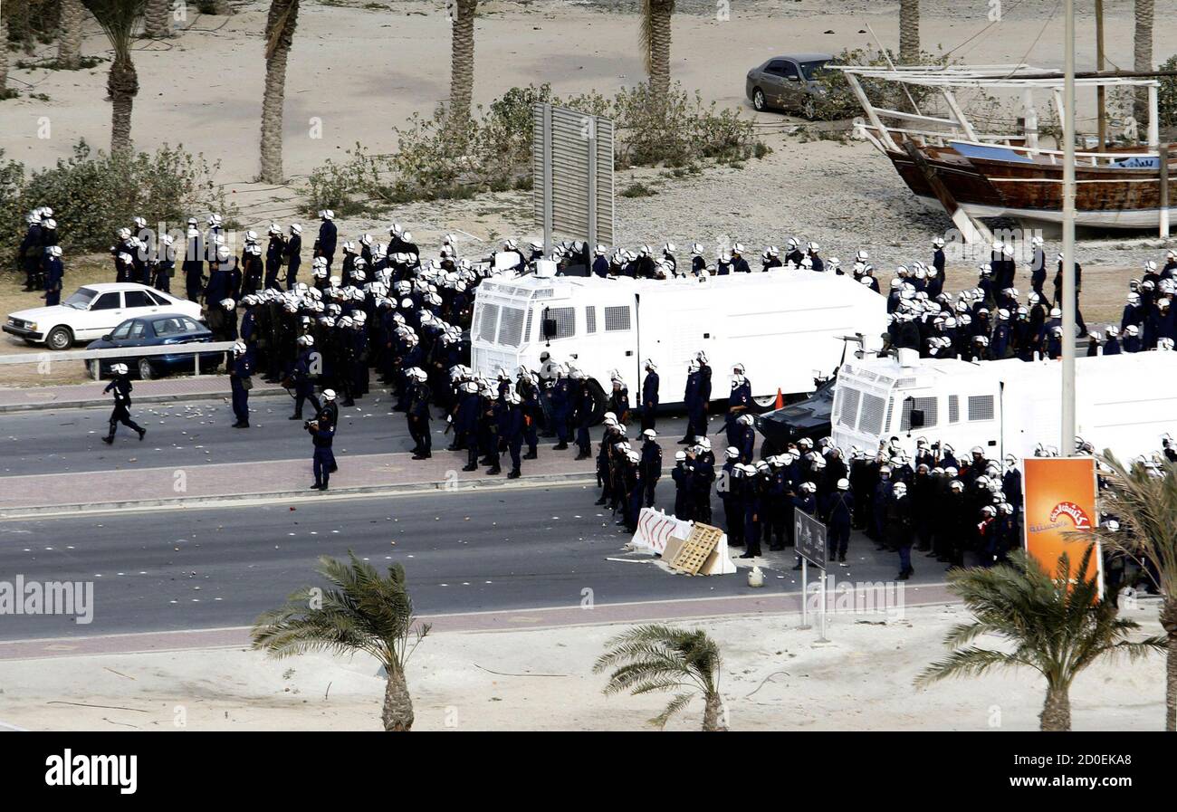 Bahrain roundabout hi-res stock photography and images - Alamy