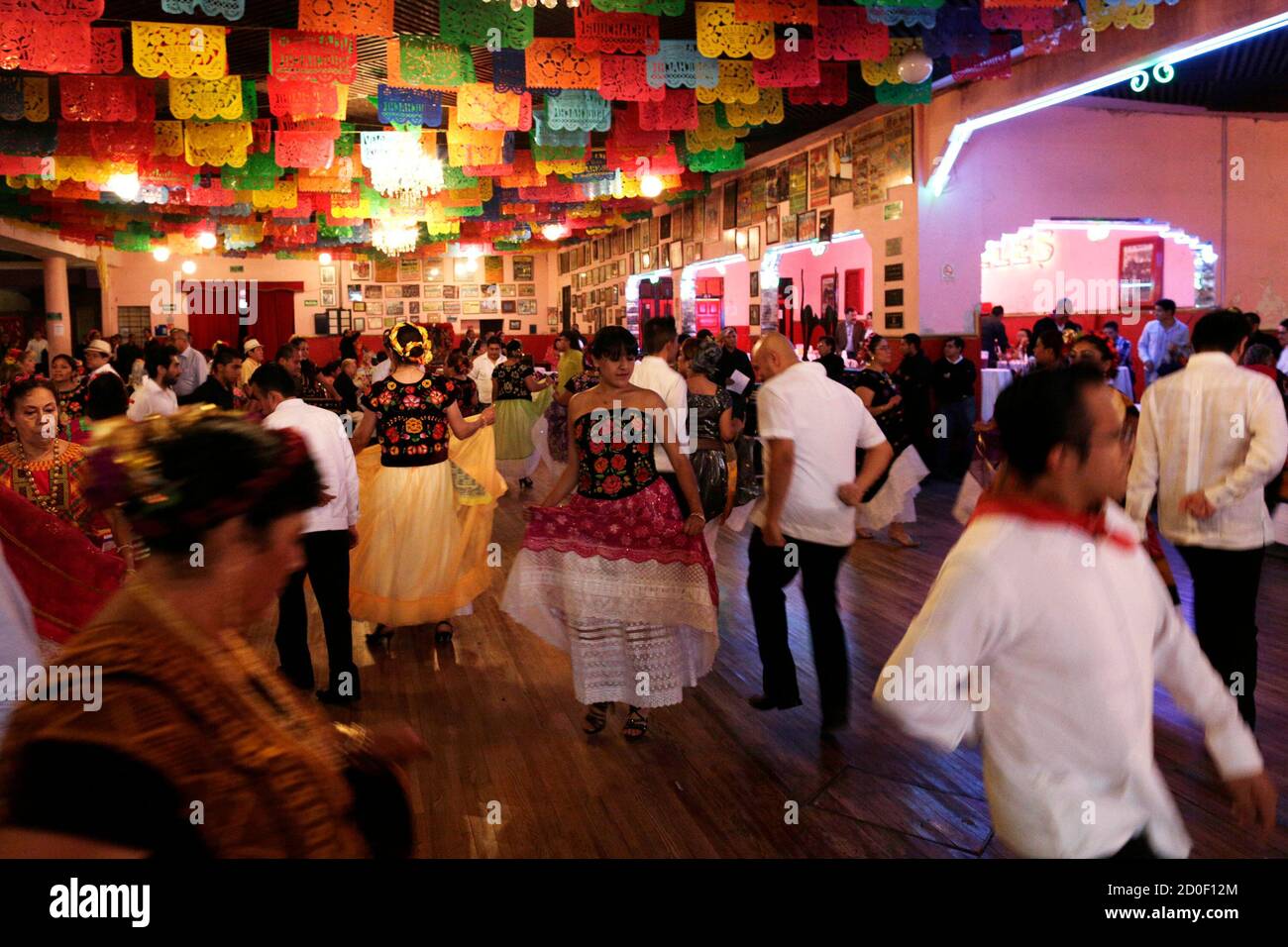 Women wearing traditional costumes mexico hi-res stock photography and ...